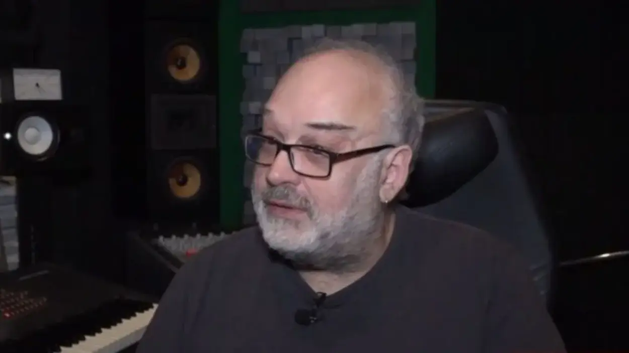 Γιώργος Μουκίδης: «Η ελληνική μουσική είναι στο κρεβάτι με ορούς ...