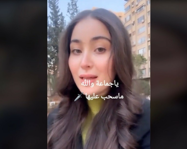 O Αλ Τζολάνι ζήτησε από γυναίκα να καλύψει τα μαλλιά της για να ...