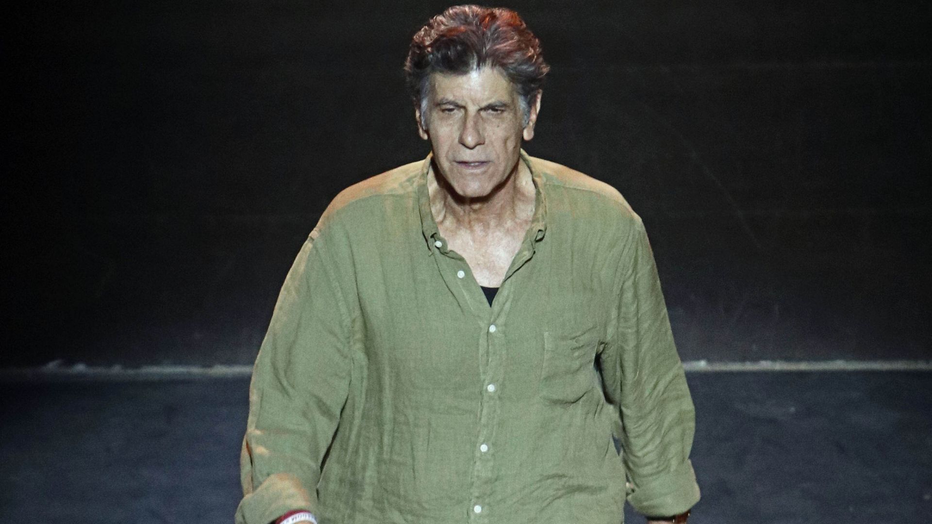 Μπέζος: «Οι μεγάλοι όταν συμπεριφέρονται σαν νέοι, γίνονται γελοίοι ...