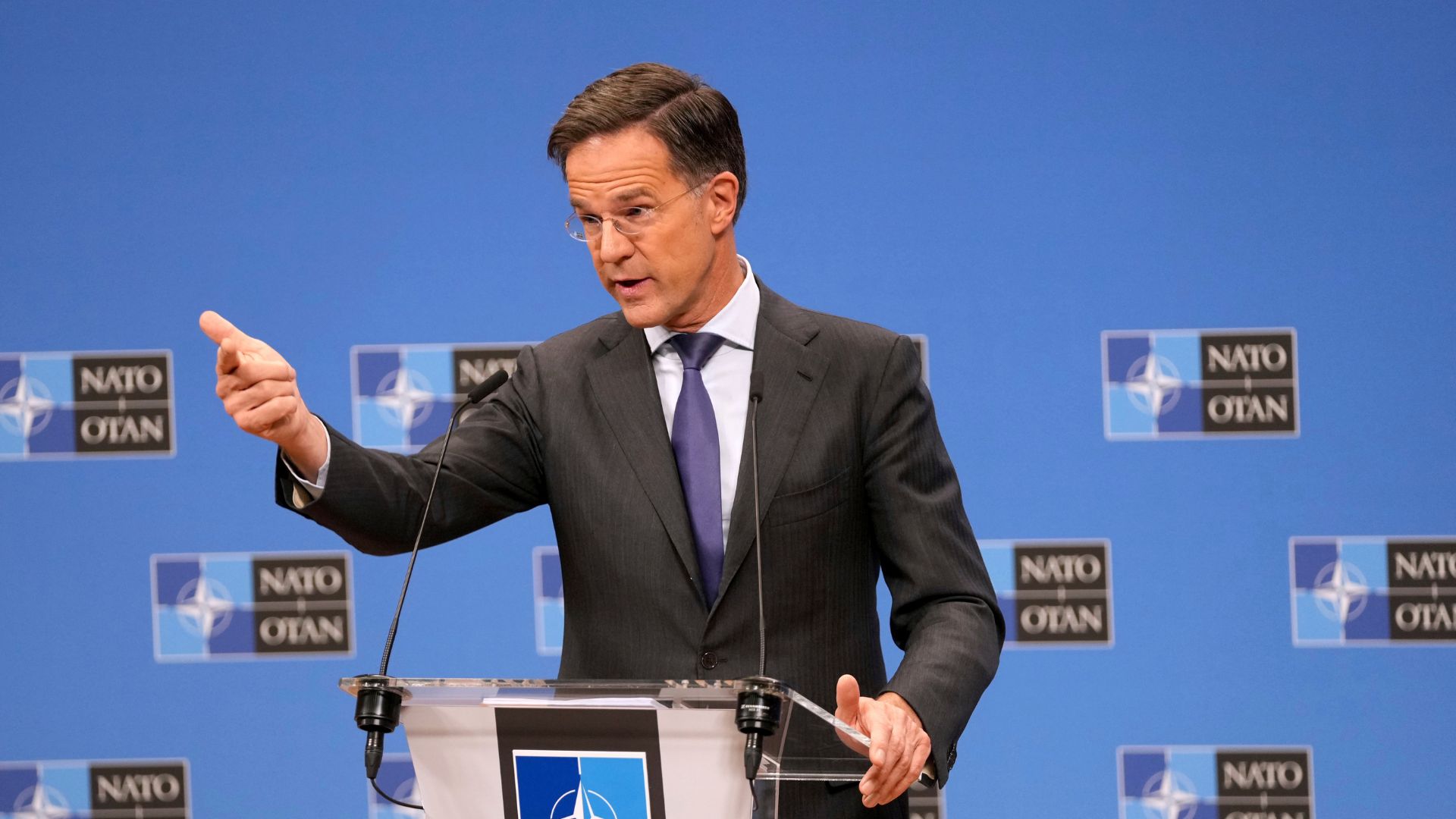Ο Μαρκ Ρούτε ζητά ειρηνική μετάβαση στη Συρία και επικρίνει τη στάση ...