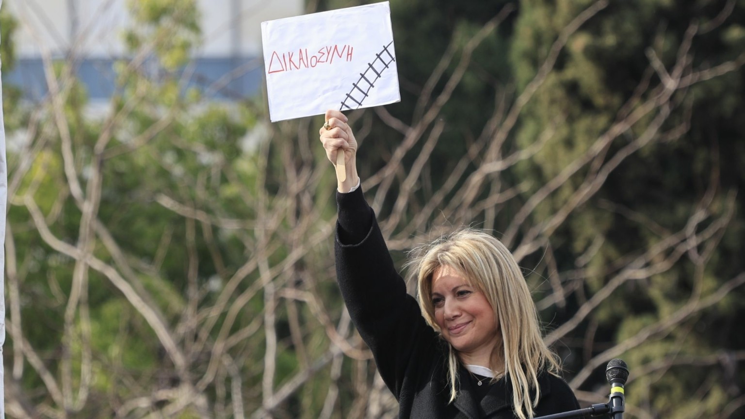 Καρυστιανού για Τέμπη: Όσο πιο βαθιά μπαίνουμε σε αυτή τη βρώμικη ...