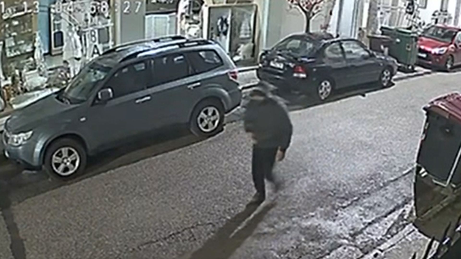 Στιγμές τρόμου στο Περιστέρι: Άνδρας κυνήγησε 22χρονη με κατεβασμένο το ...