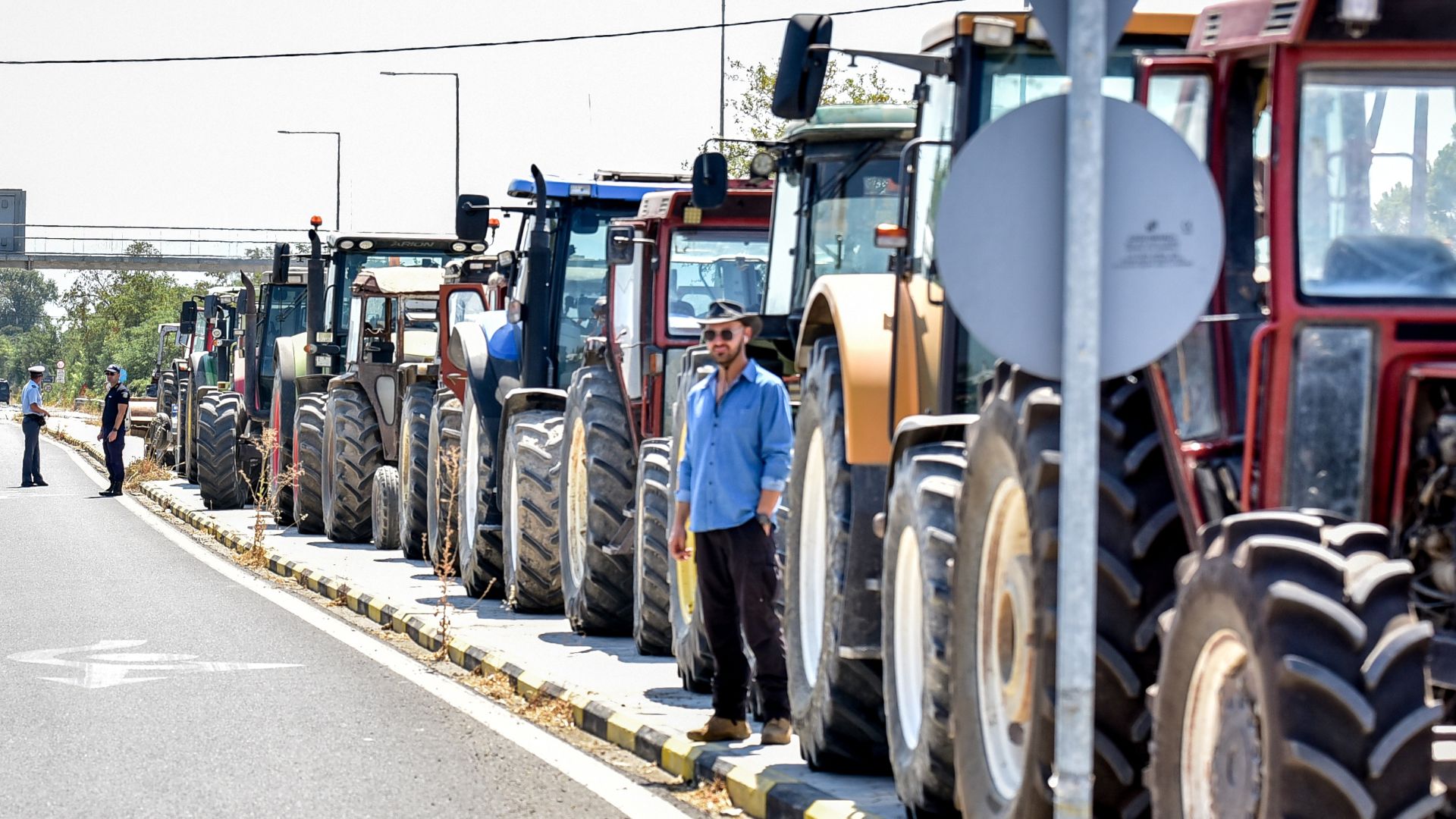 Βγαίνουν ξανά στους δρόμους οι αγρότες: Πού θα στηθούν μπλόκα, ποια τα ...