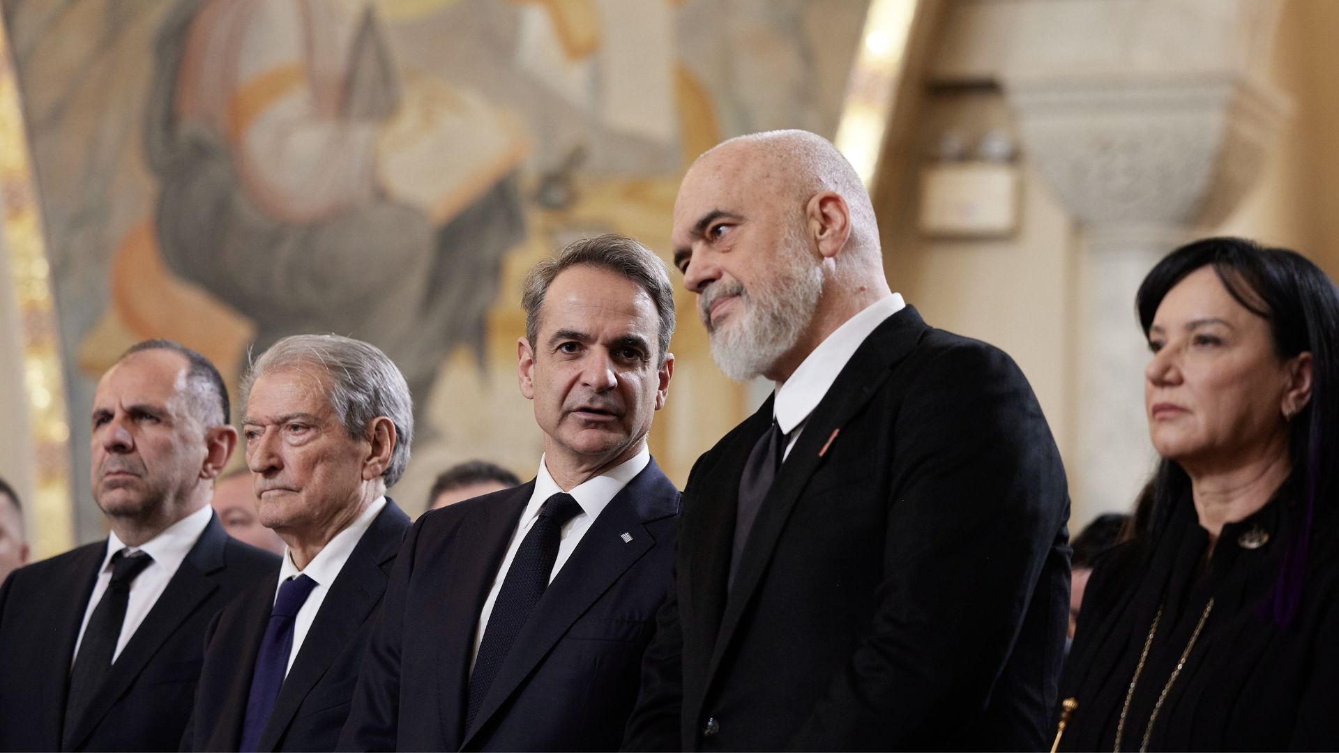 Τετ α τετ Μητσοτάκη – Ράμα στα Τίρανα μετά την κηδεία του Αρχιεπισκόπου ...