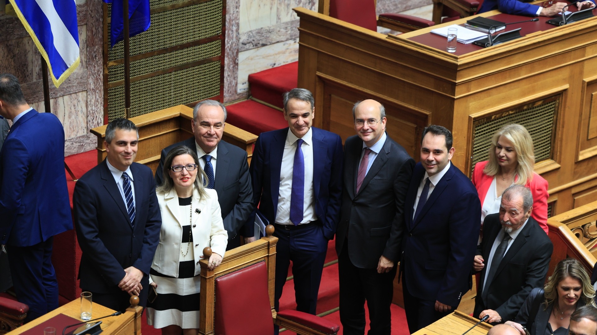 Ανασχηματισμό για να… επιστρέψει η Δεξιά περιμένουν οι γαλάζιοι ...