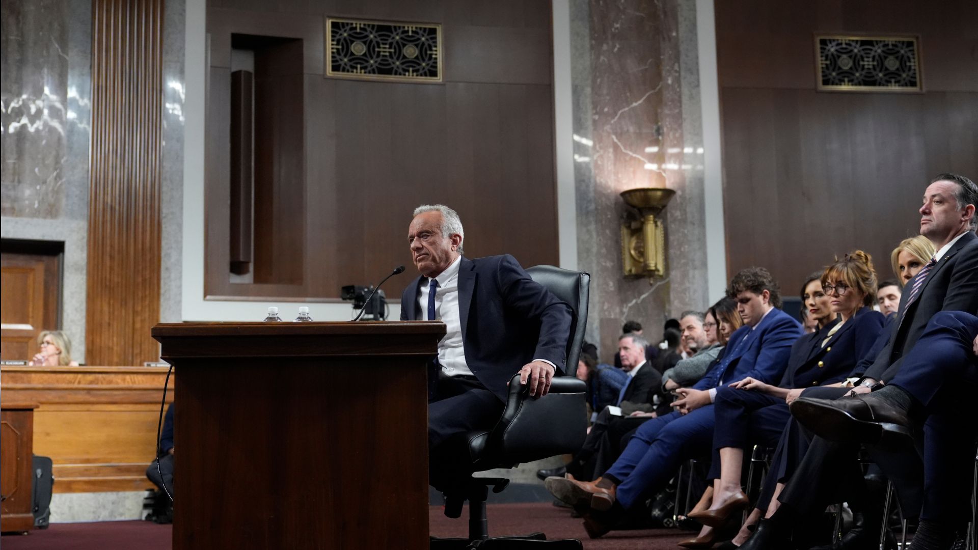 ΗΠΑ: «Βροχή» ερωτήσεων στον υποψήφιο υπουργό Υγείας Ρόμπερτ Κένεντι ...