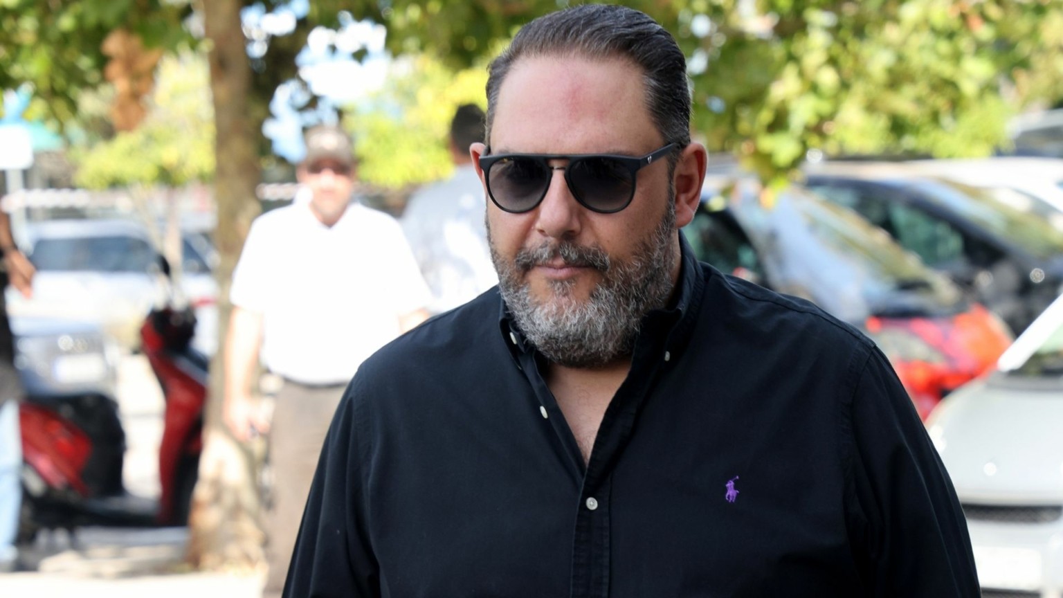 Στέλιος Διονυσίου: «Πώς τυλίξανε τον πατέρα μου σε μια κόλλα χαρτί και ...