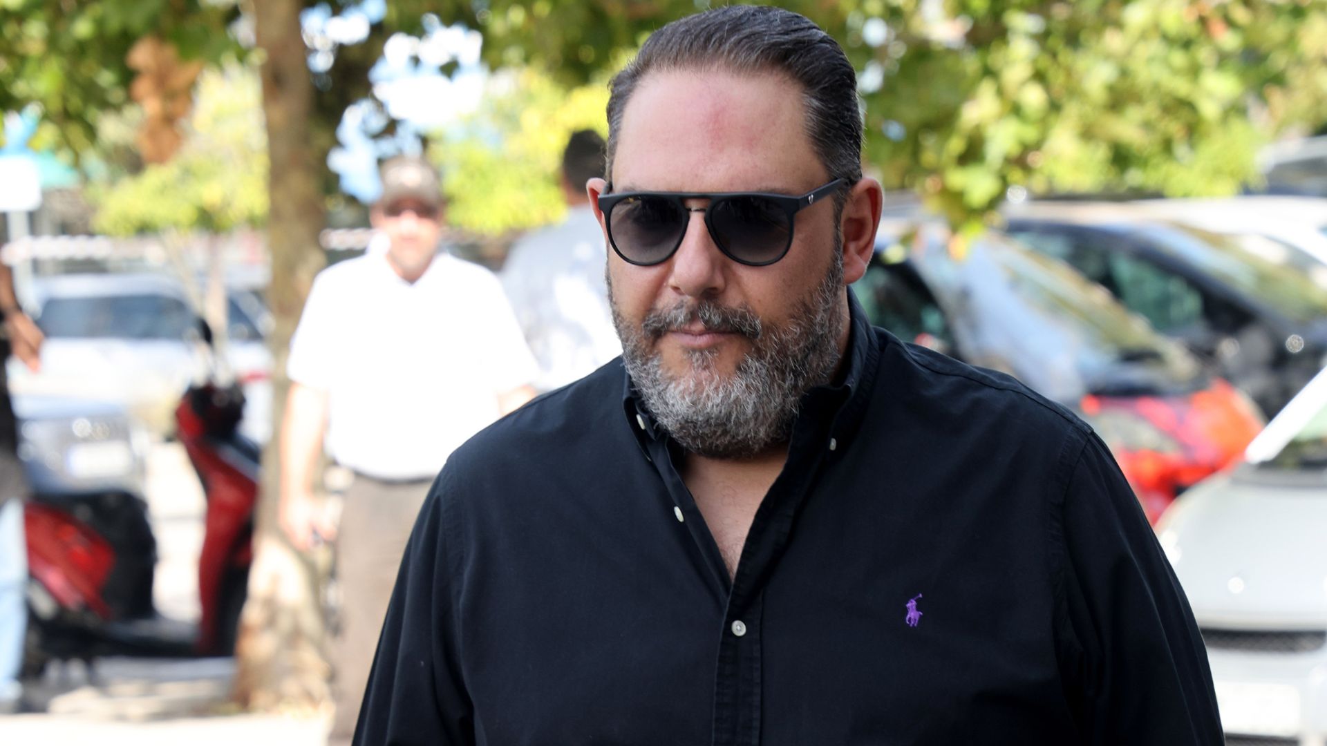 Στέλιος Διονυσίου: «Πώς τυλίξανε τον πατέρα μου σε μια κόλλα χαρτί και ...