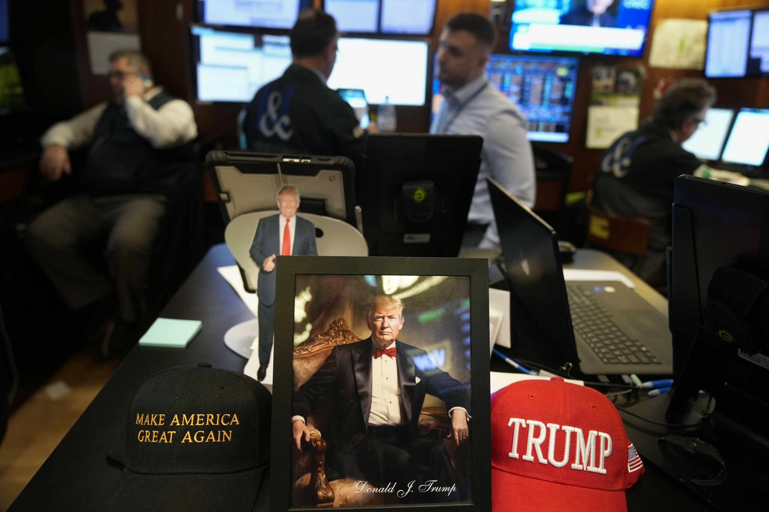 Το κύμα «Sell America» σαρώνει τις αγορές – Στο στόχαστρο δολάριο και ...