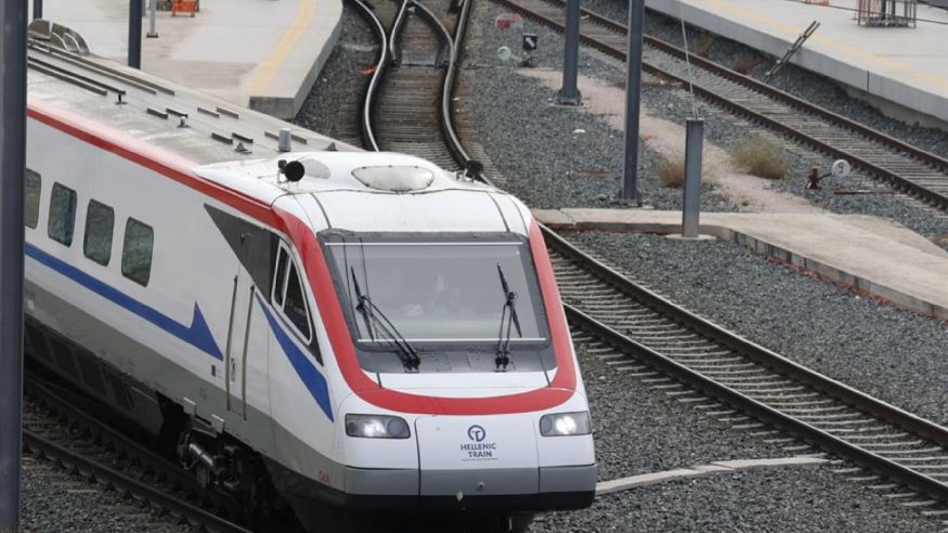 Hellenic Train: Φωτιά κοντά στη σιδηροδρομική γραμμή Πλατύ-Κατερίνη – Με καθυστέρηση τα ...