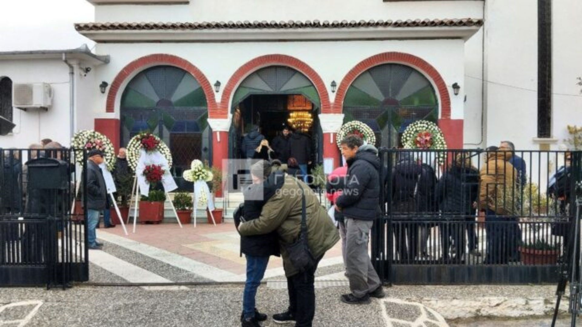 Λάρισα: Ανείπωτη θλίψη στην κηδεία του «γελαστού» διανομέα που ...