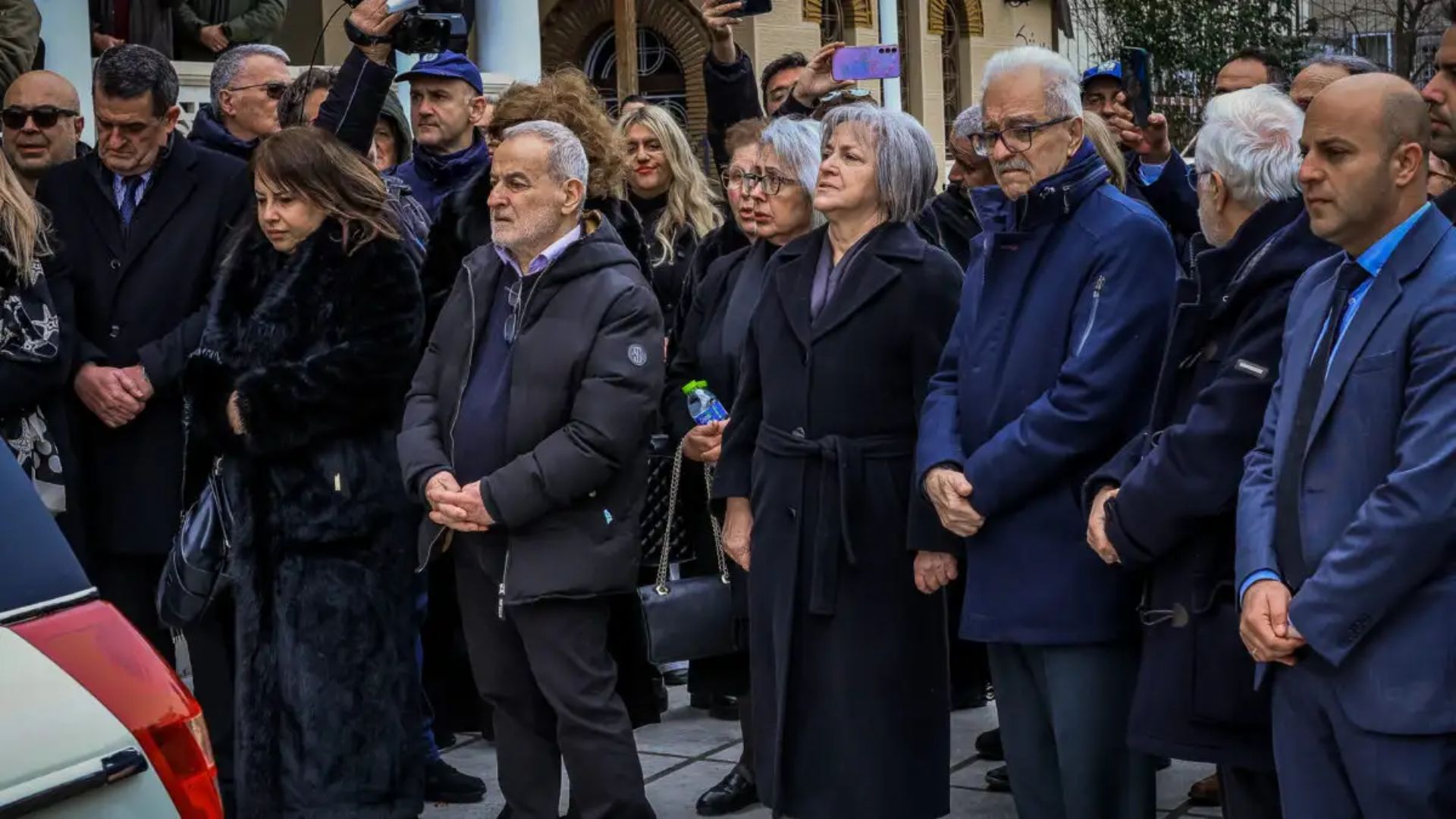 Κηδεία Βασίλη Καλογήρου: Συγκλόνισε ο θείος του, μίλησε για δολοφονία ...