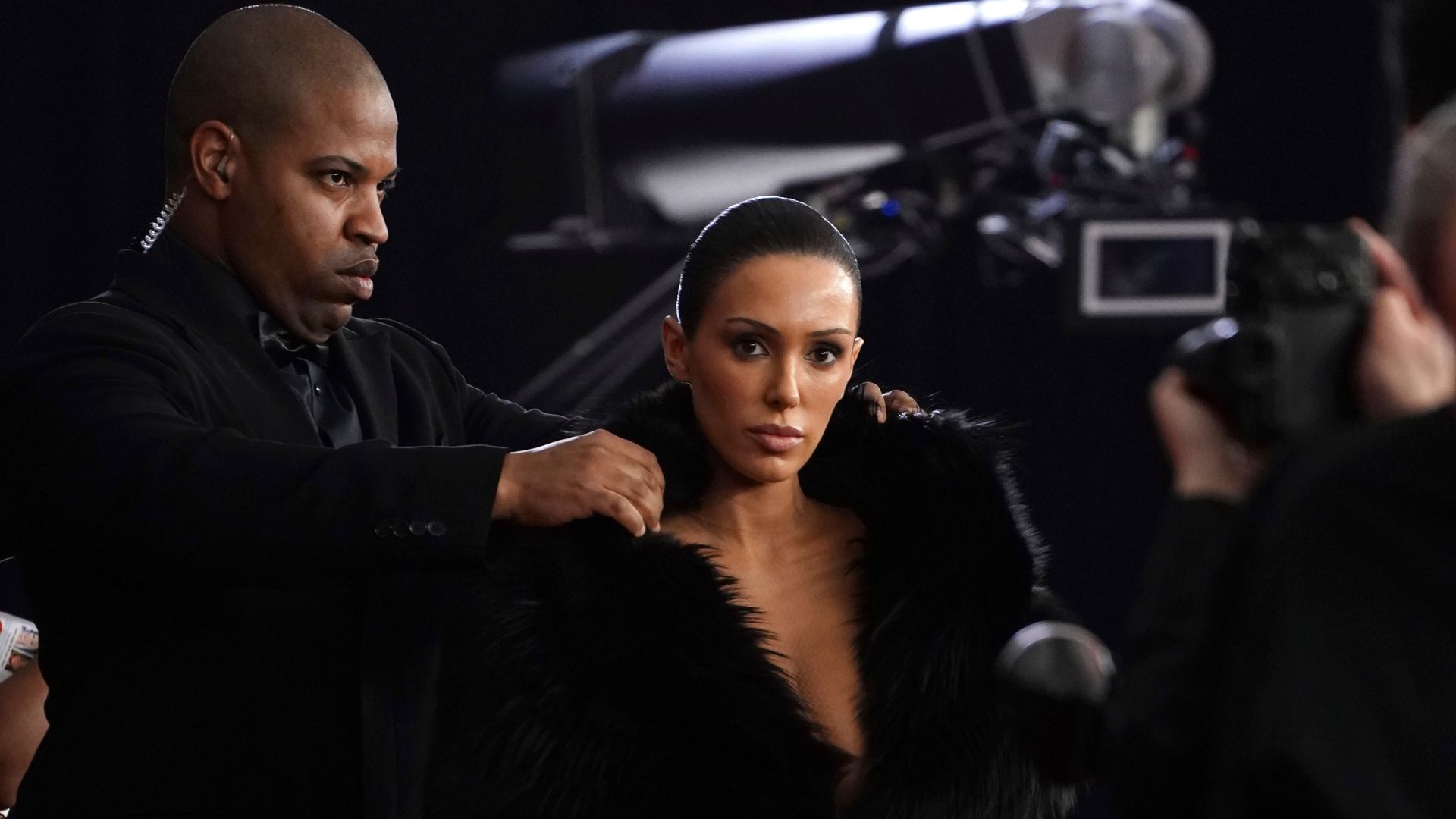 Μπιάνκα Σενσόρι: Γυμνή στην αφίσα της ταινίας σε παραγωγή του Κάνιε ...