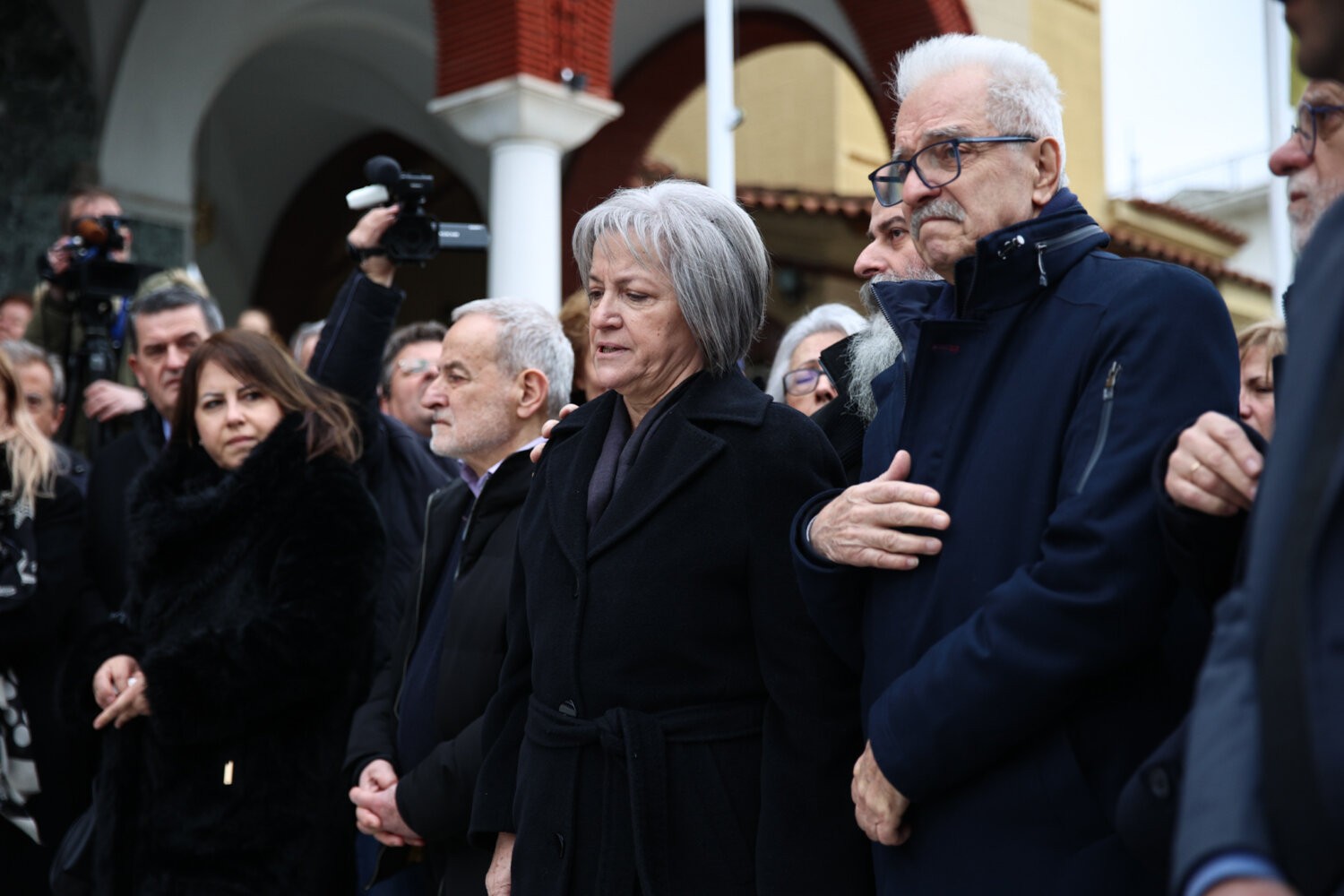 Λάρισα: Σε κλίμα οδύνης η κηδεία του Βασίλη Καλογήρου, τι δήλωσε η ...
