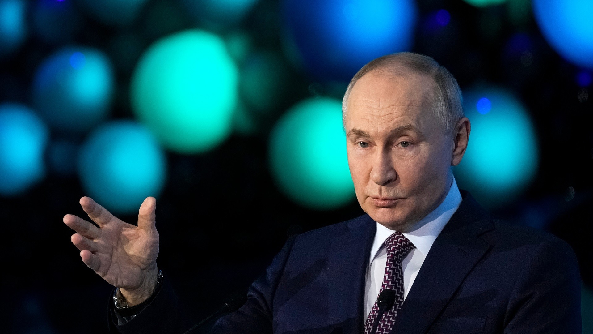 Ο Πούτιν ισχυρίζεται ότι οι κεφαλές των πυραύλων «Oreshnik» μπορούν να ...