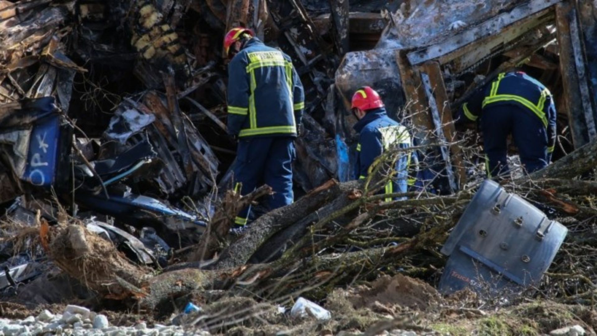 Συγκλονίζει πατέρας θύματος στα Τέμπη: «Είχε εγκαύματα στο κορμί του ...