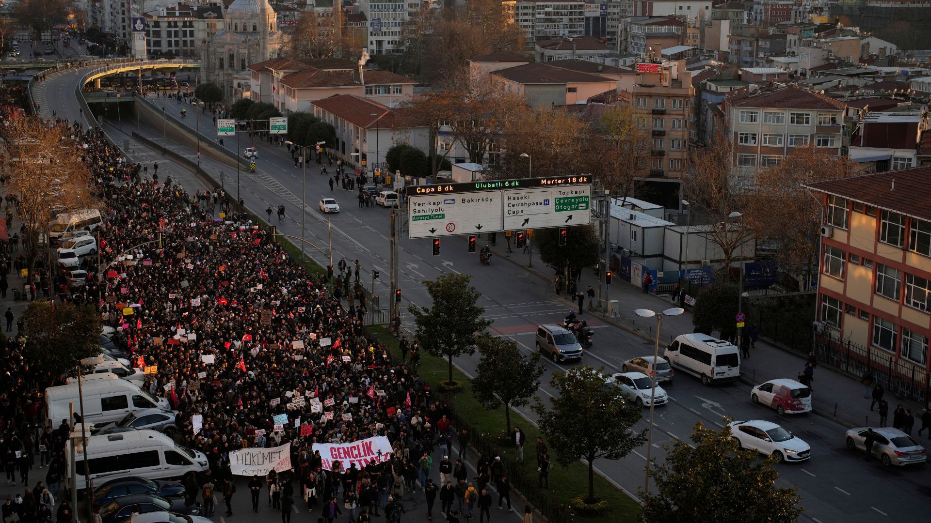«Καζάνι που βράζει» η Τουρκία: Χιλιάδες στους δρόμους – Αρνήθηκε τις ...