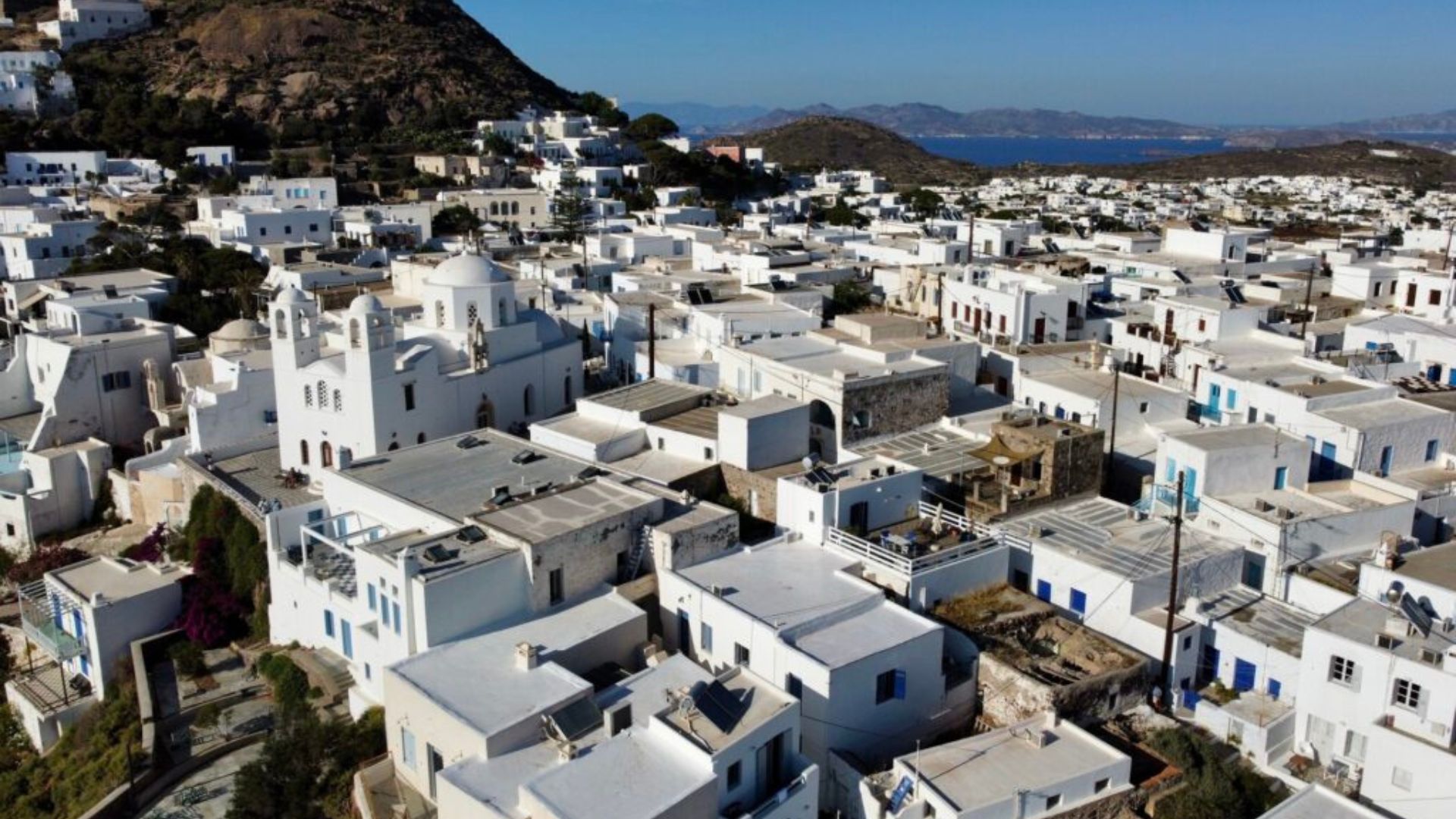 Παγώνουν οι οικοδομικές άδειες και σε περιοχές της Μήλου μετά τη Μύκονο ...