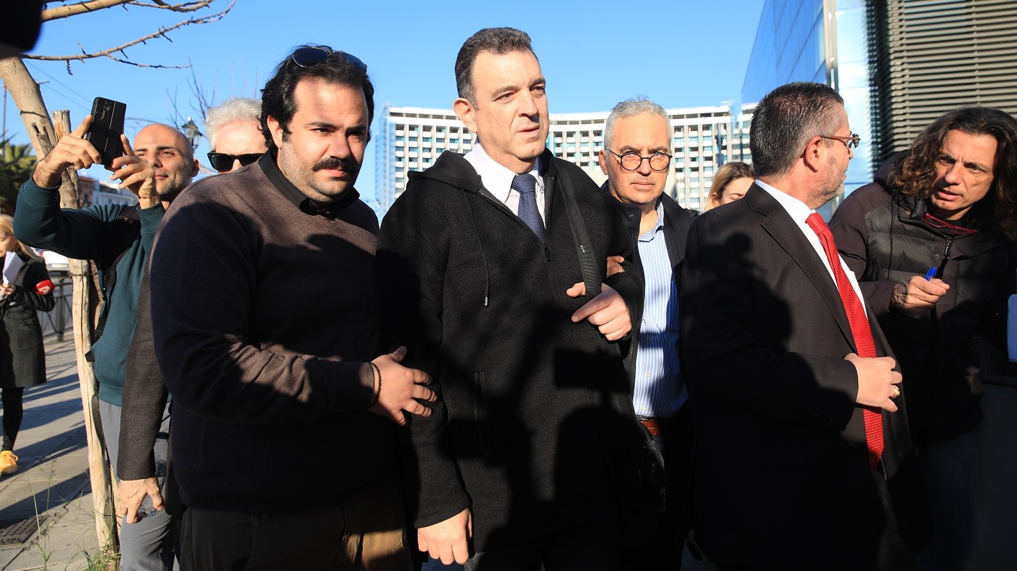 Περικόπτεται κατά το ήμισυ η βουλευτική αποζημίωση του Νίκου ...
