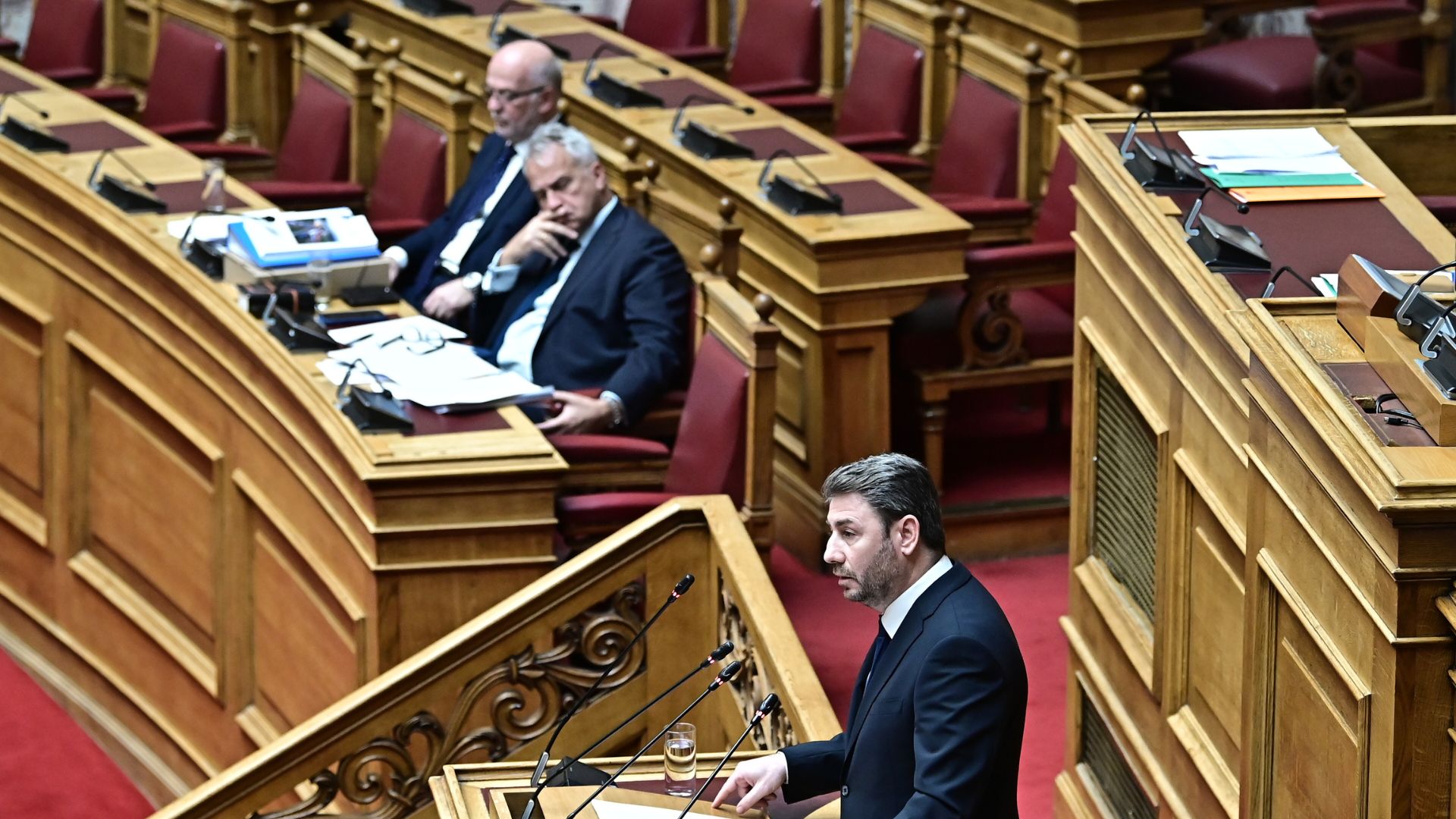 Ντροπή τα άδεια υπουργικά έδρανα | topontiki.gr
