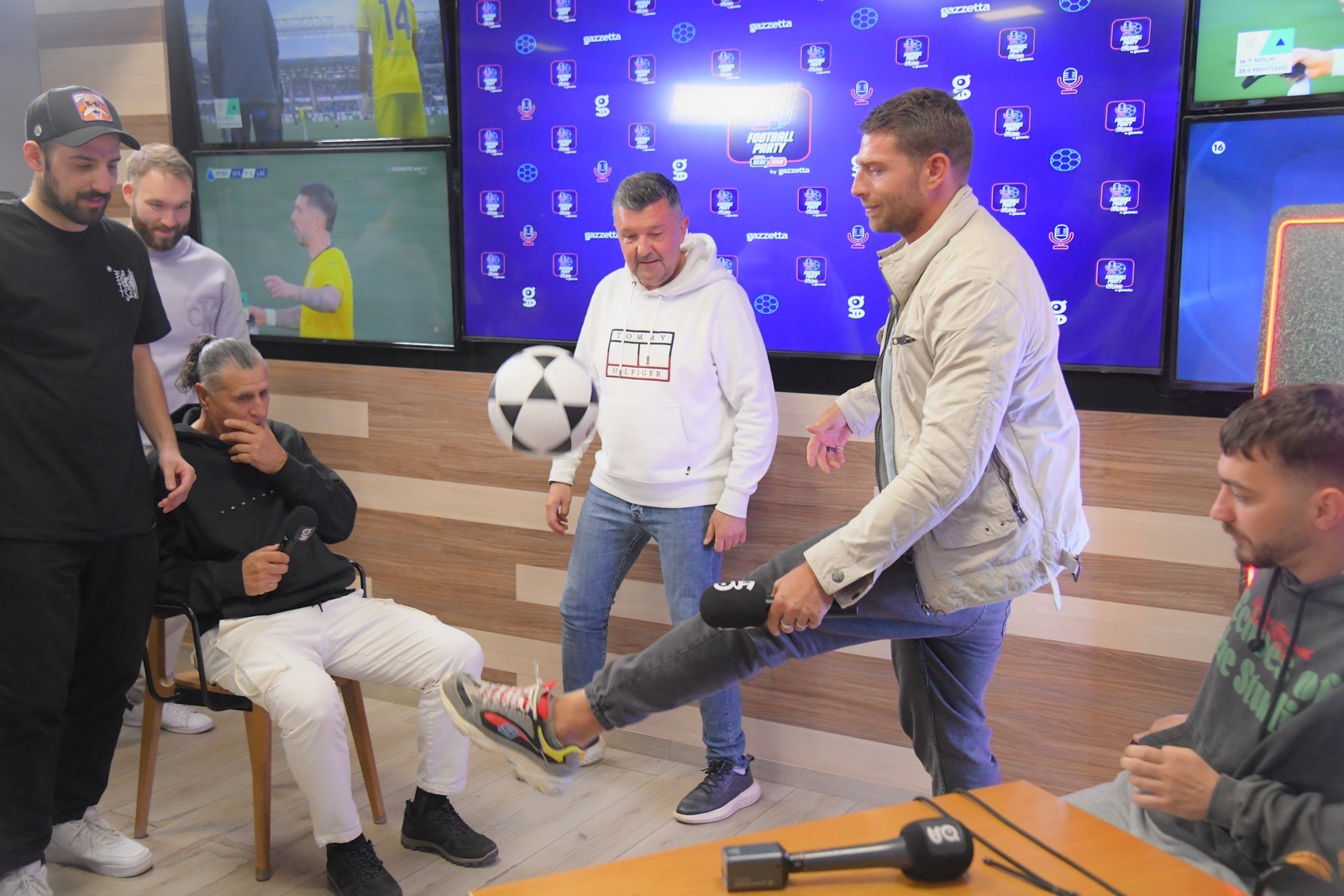 Απολαυστικός Νίκος Βαμβακούλας στο pre-game show του Πάμε Στοίχημα ...