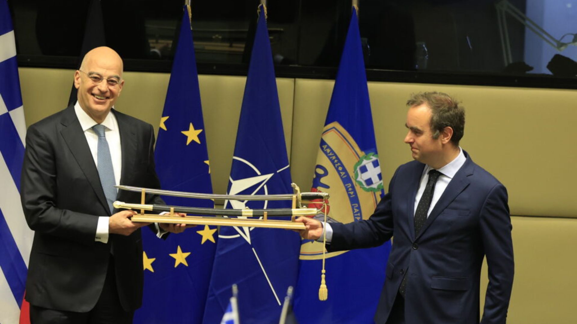 Επίσκεψη Λεκορνί στην Αθήνα: Το… πρόβλημα με την Τουρκία και η ...
