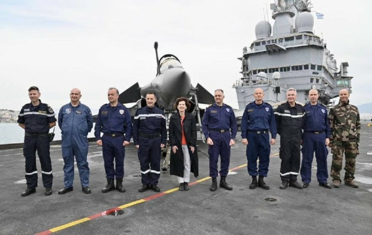 Η ναυαρχίδα του Ναυτικού της Γαλλίας, το αεροπλανοφόρο «Charles De ...