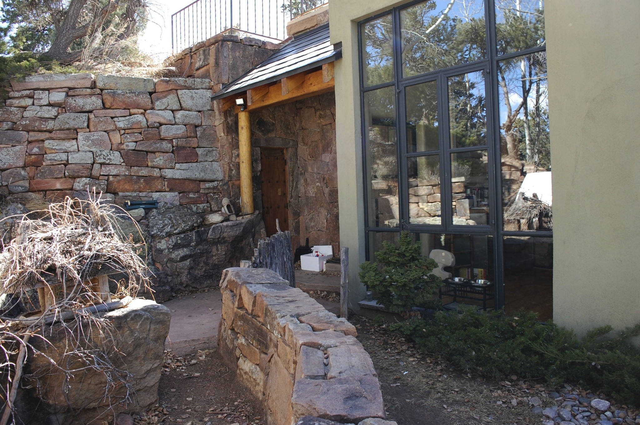 Gene Hackman: Το πρώτο βίντεο μέσα από το σπίτι που βρέθηκε νεκρός με ...