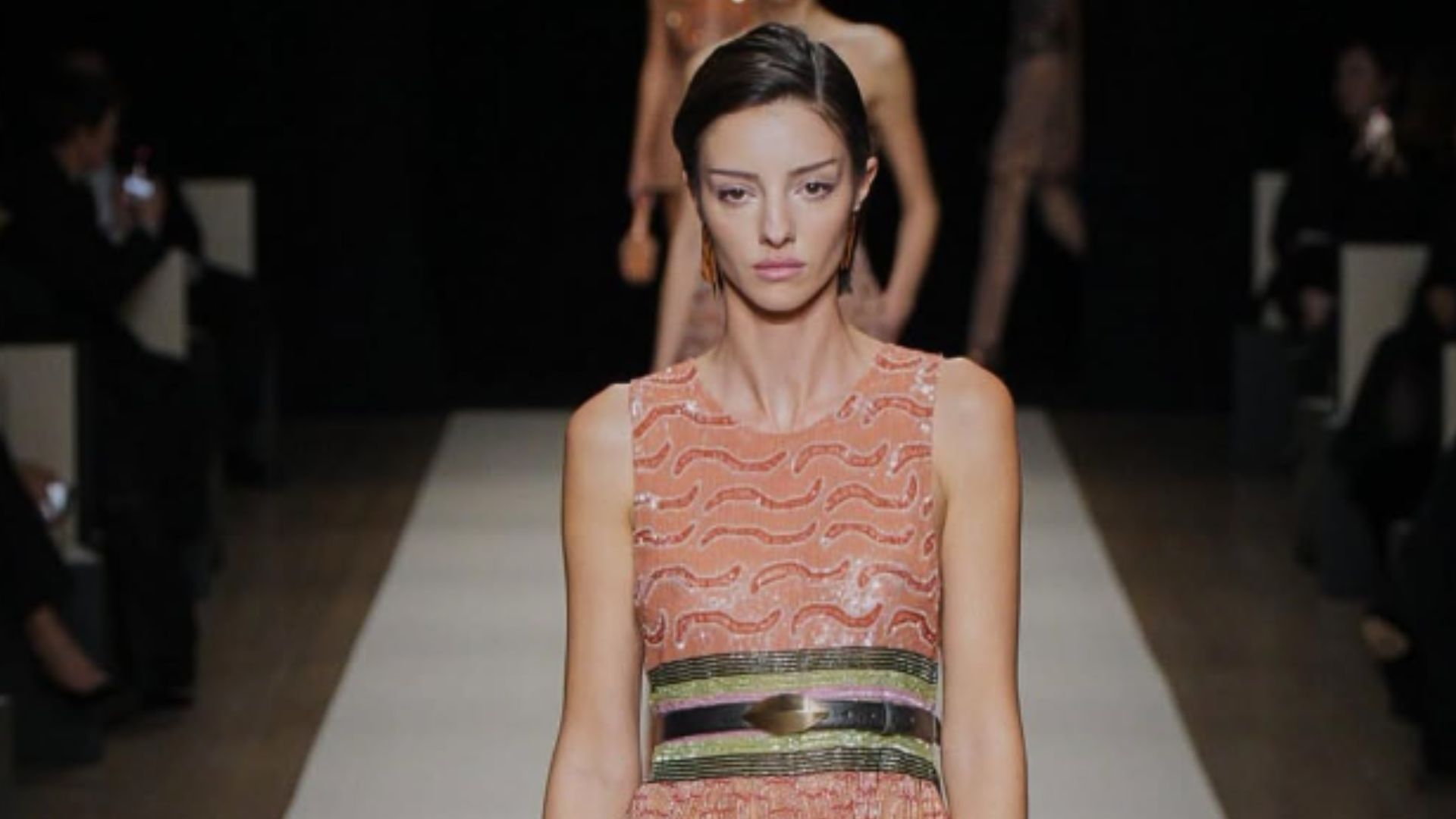 Λούσι Μάρκοβιτς: Βίντεο που περπατάει στο νοσοκομείο μετά την επέμβαση ...