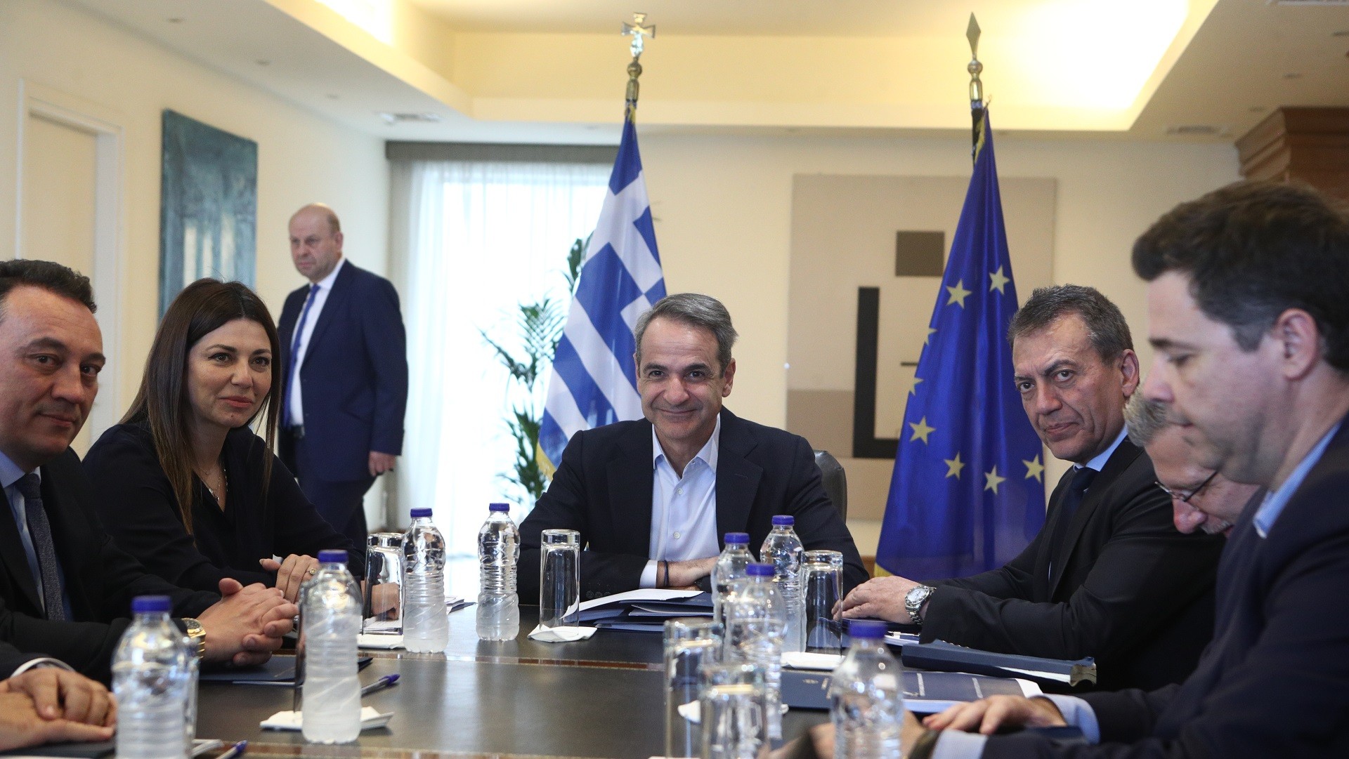 Μητσοτάκης από υπουργείο Παιδείας: Όποιος εκπαιδευτικός αρνείται την ...