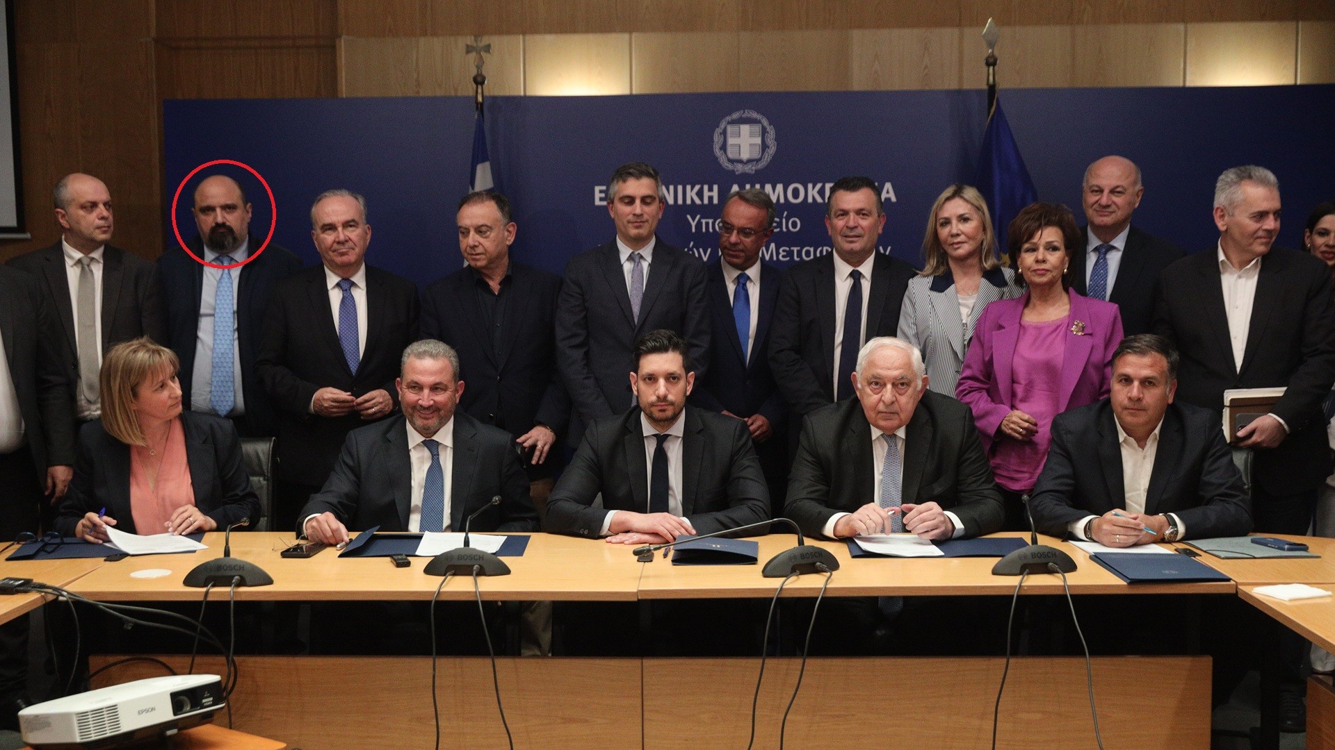 Θράσος χωρίς όρια: Ο Τριαντόπουλος έδωσε το «παρών» στις υπογράφές των ...