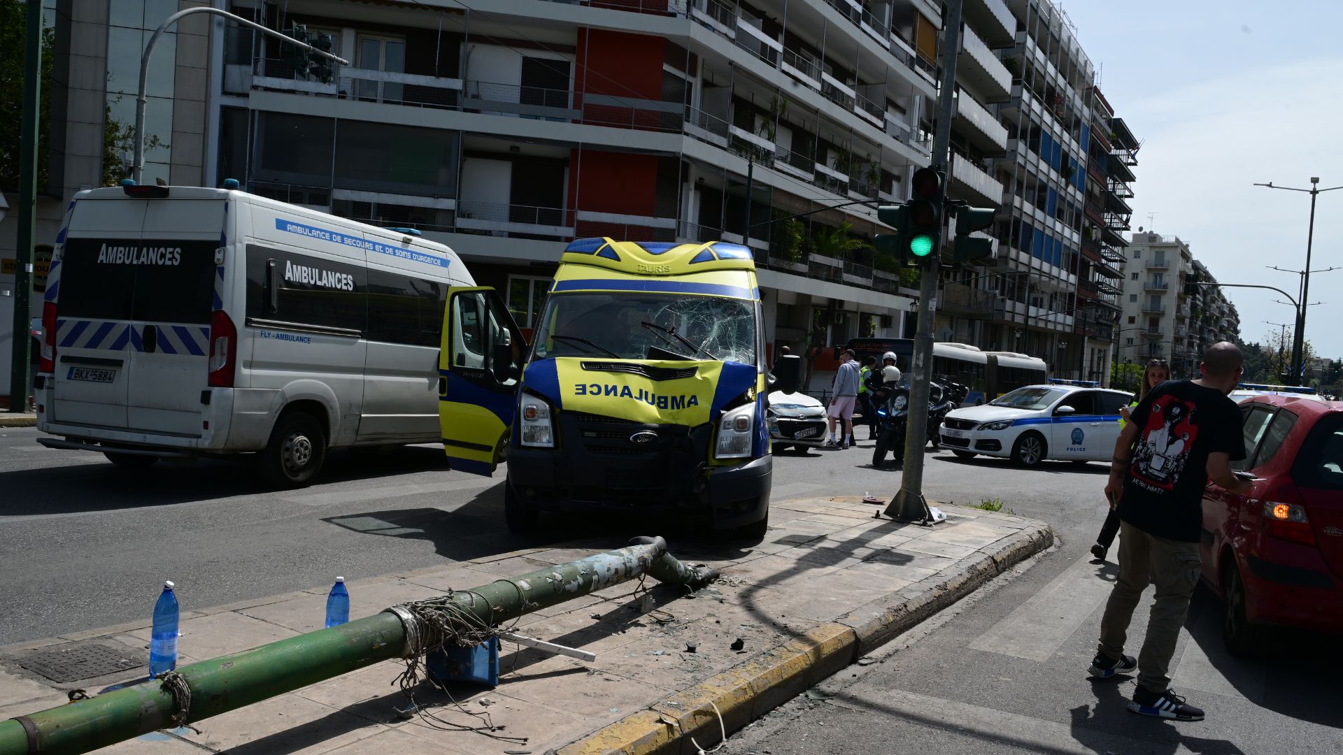 Τροχαίο στο Παγκράτι: Στη ΜΕΘ δύο από τους τραυματίες με βαριές ...