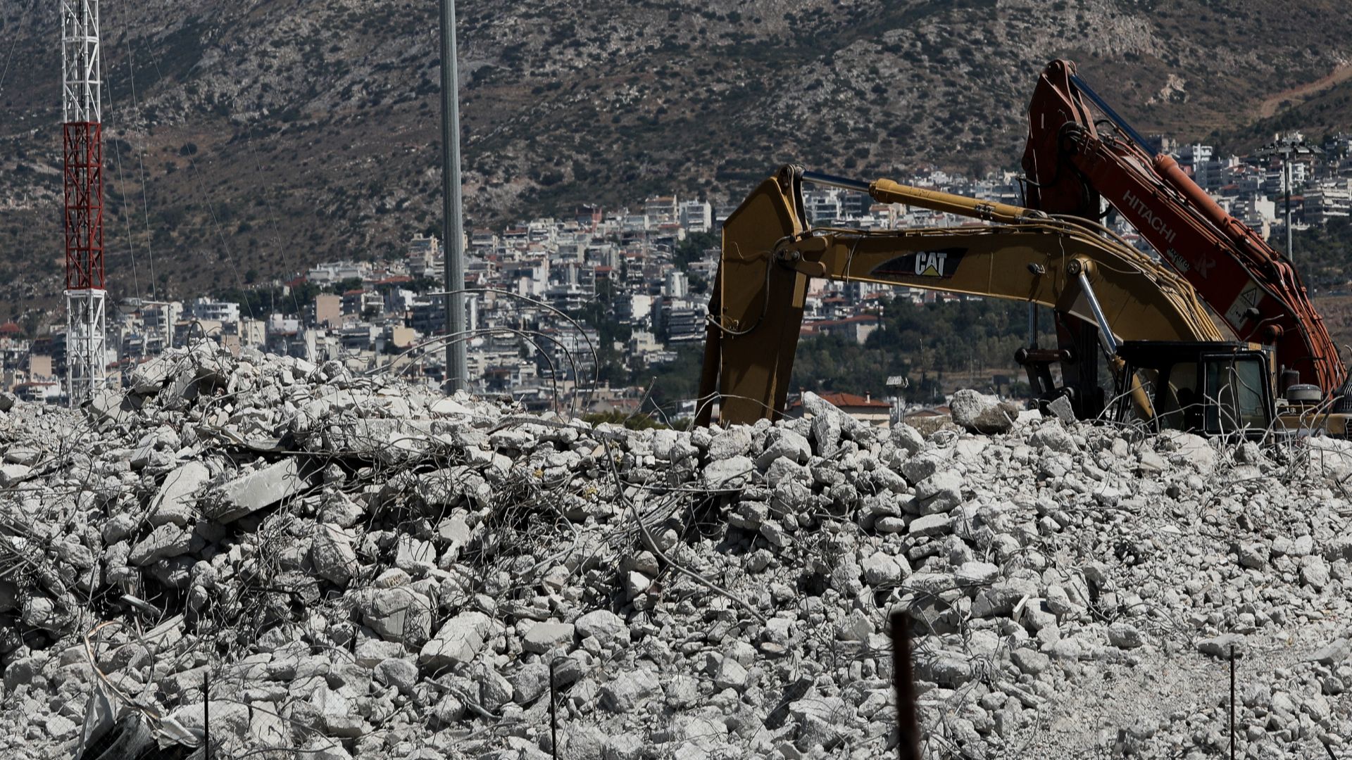 Θεσσαλονίκη: 45χρονος ρύπαινε το περιβάλλον με μπάζα αναμεμειγμένα με ...