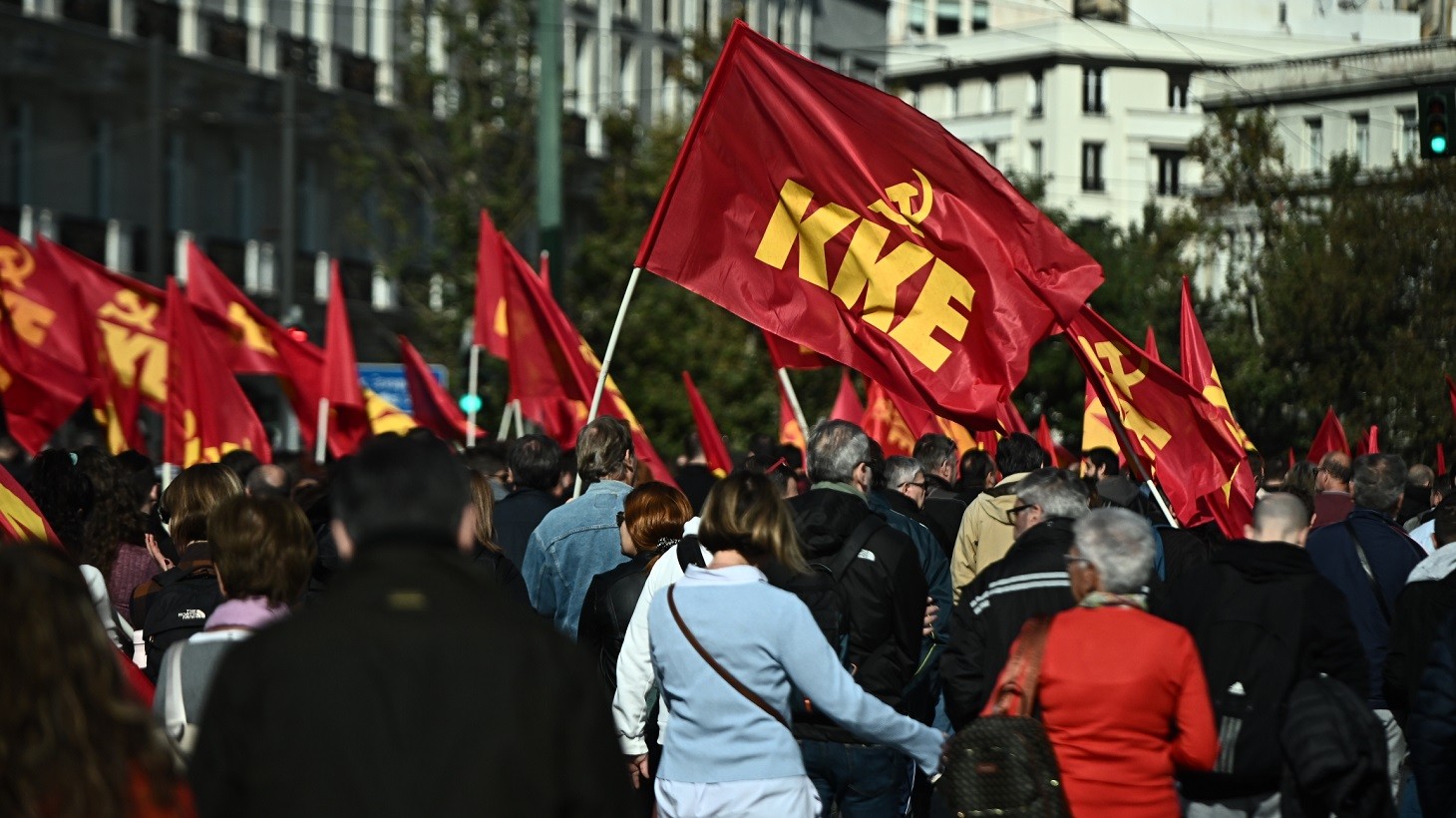 ΚΚΕ: Κάλεσμα της ΚΝΕ στη σημερινή συγκέντρωση έξω από την πρεσβεία του ...