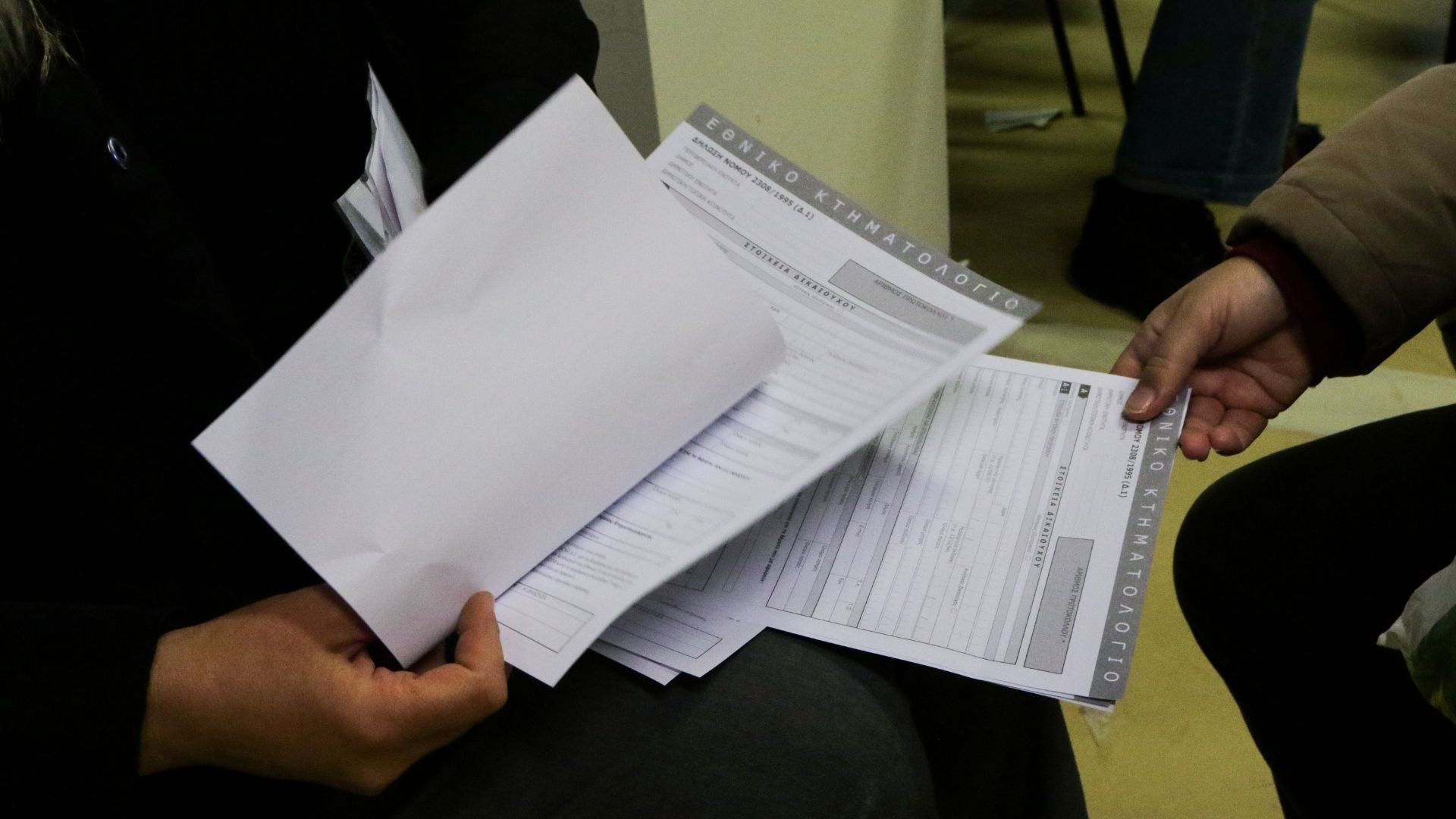 Κτηματολόγιο: Οι διάλογοι που «έκαψαν» τα μέλη του κυκλώματος – «Θα σου ...