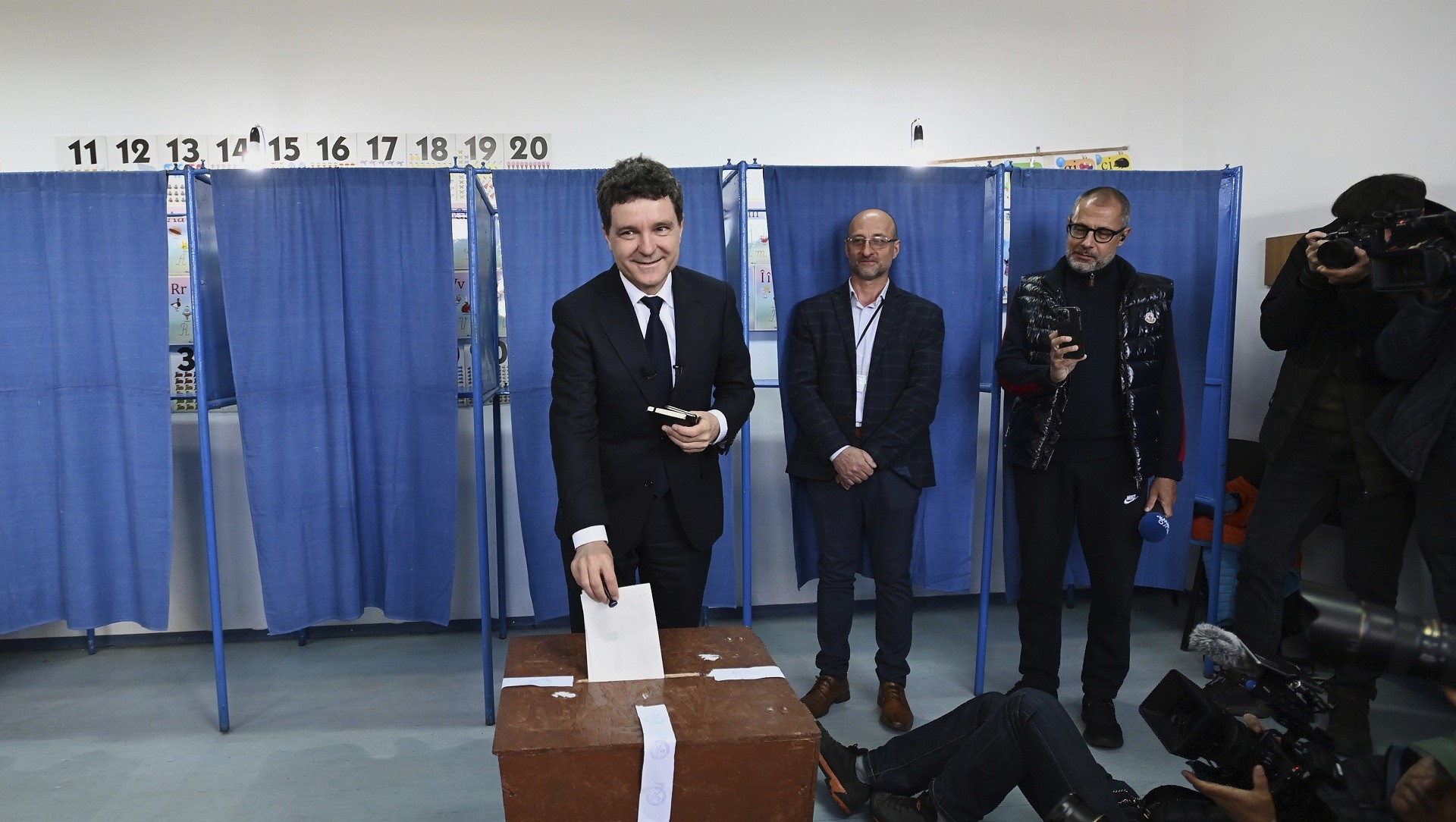 Ρουμανία: Ανατροπή στις εκλογές με νικητή τον Νταν – Για νοθεία μιλά η ...
