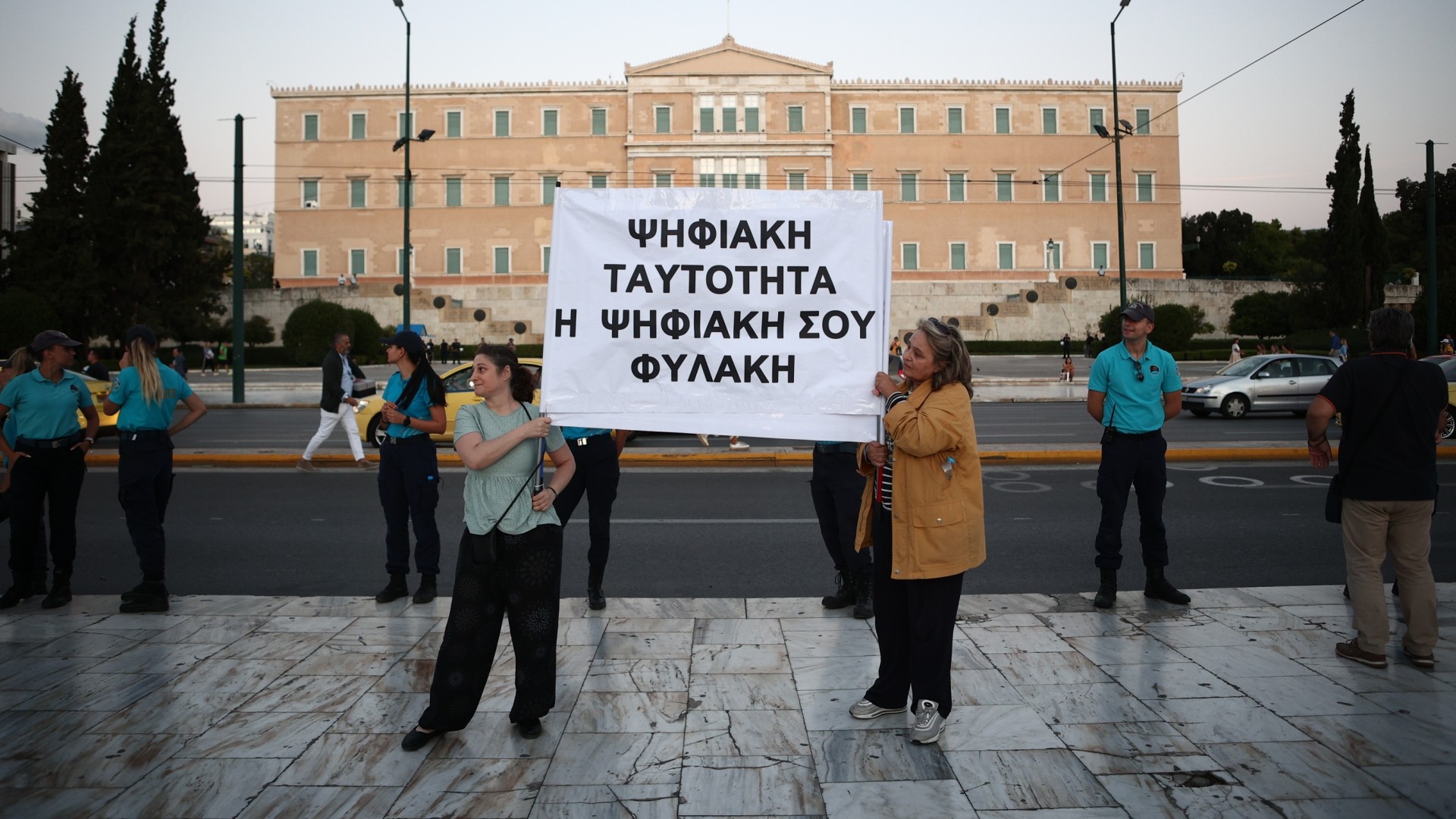 Προσωπικός Αριθμός και… το χάραγμα του Θηρίου | topontiki.gr