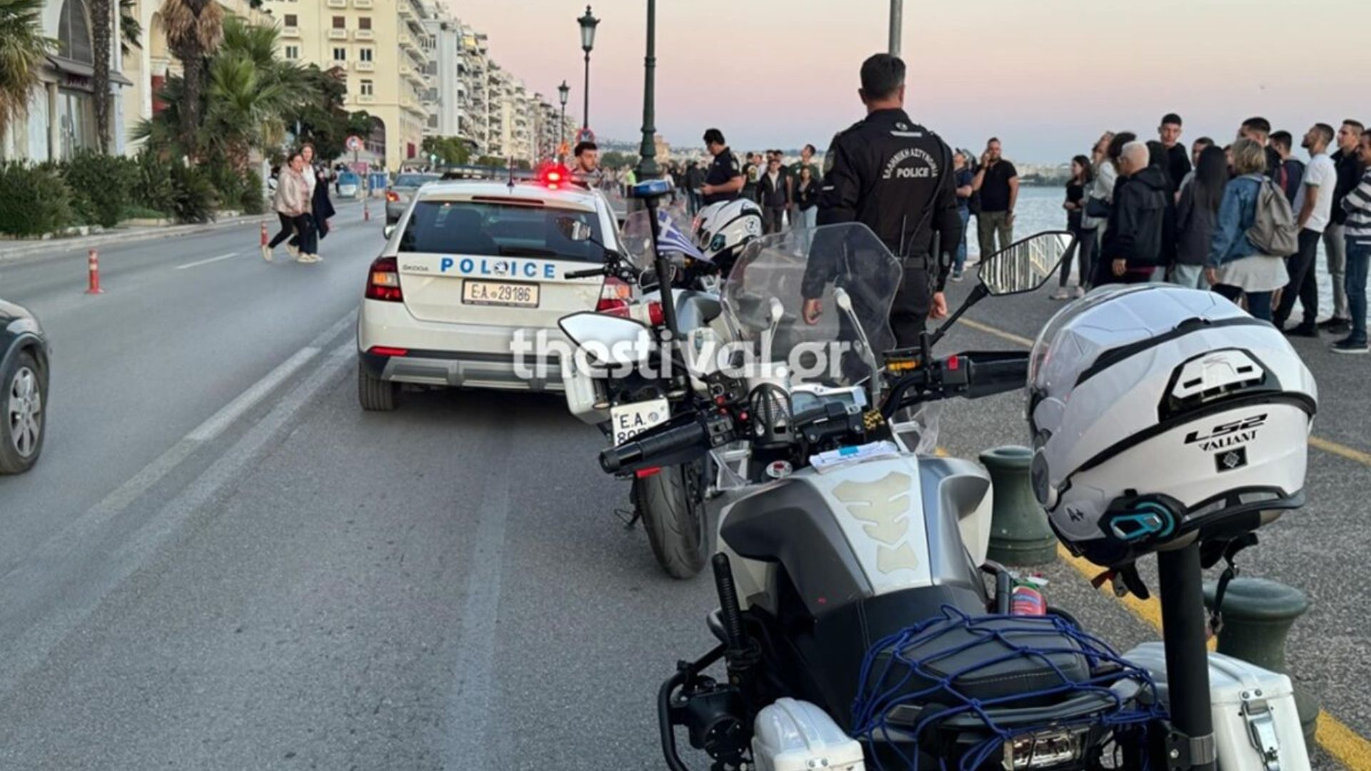 Θεσσαλονίκη: Άνδρας απειλούσε να πέσει από το πέμπτο όροφο της ...