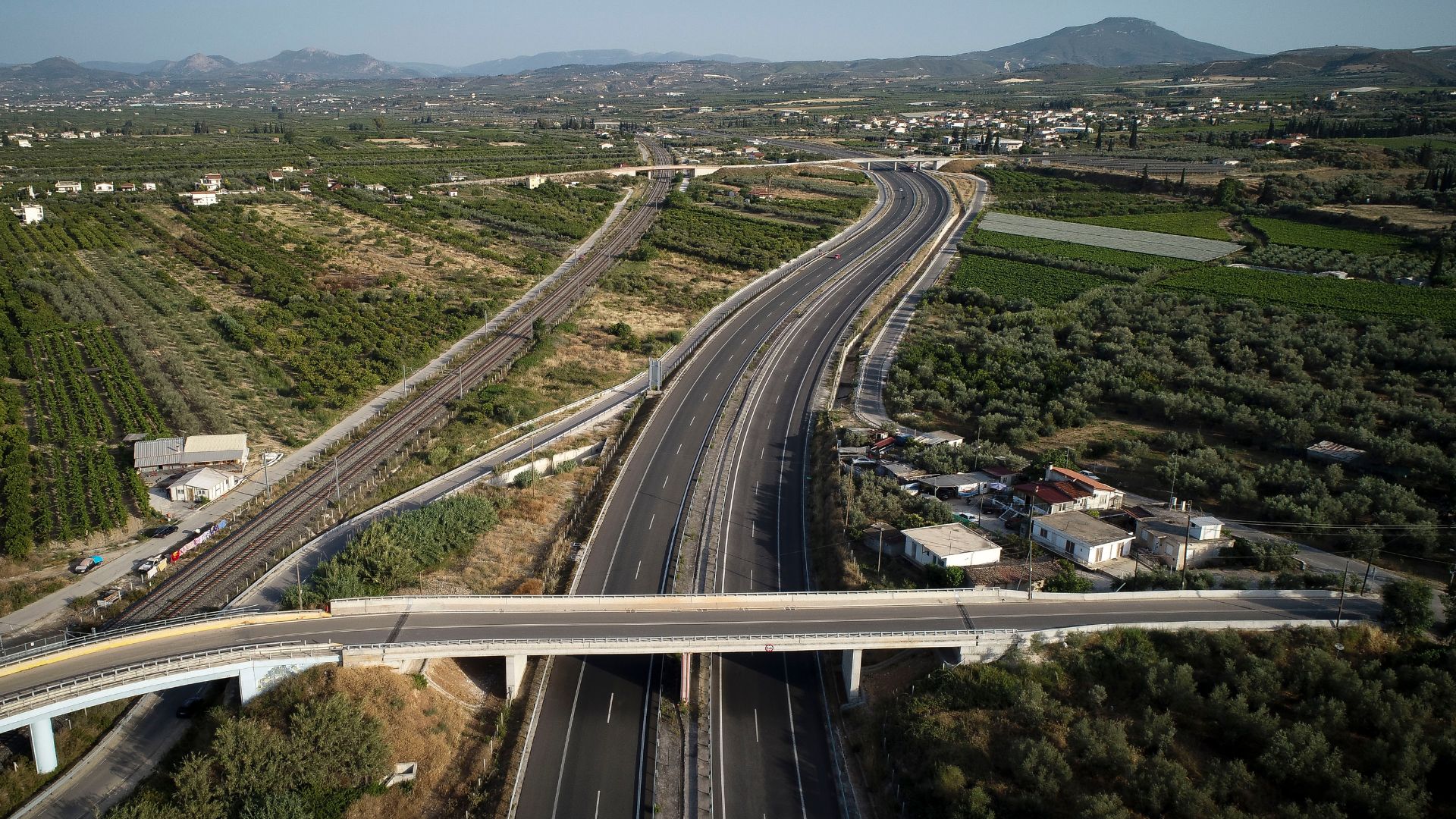 Ολυμπία Οδός: Μεθυσμένος οδηγός έτρεχε με πάνω από 200 χιλιόμετρα ...