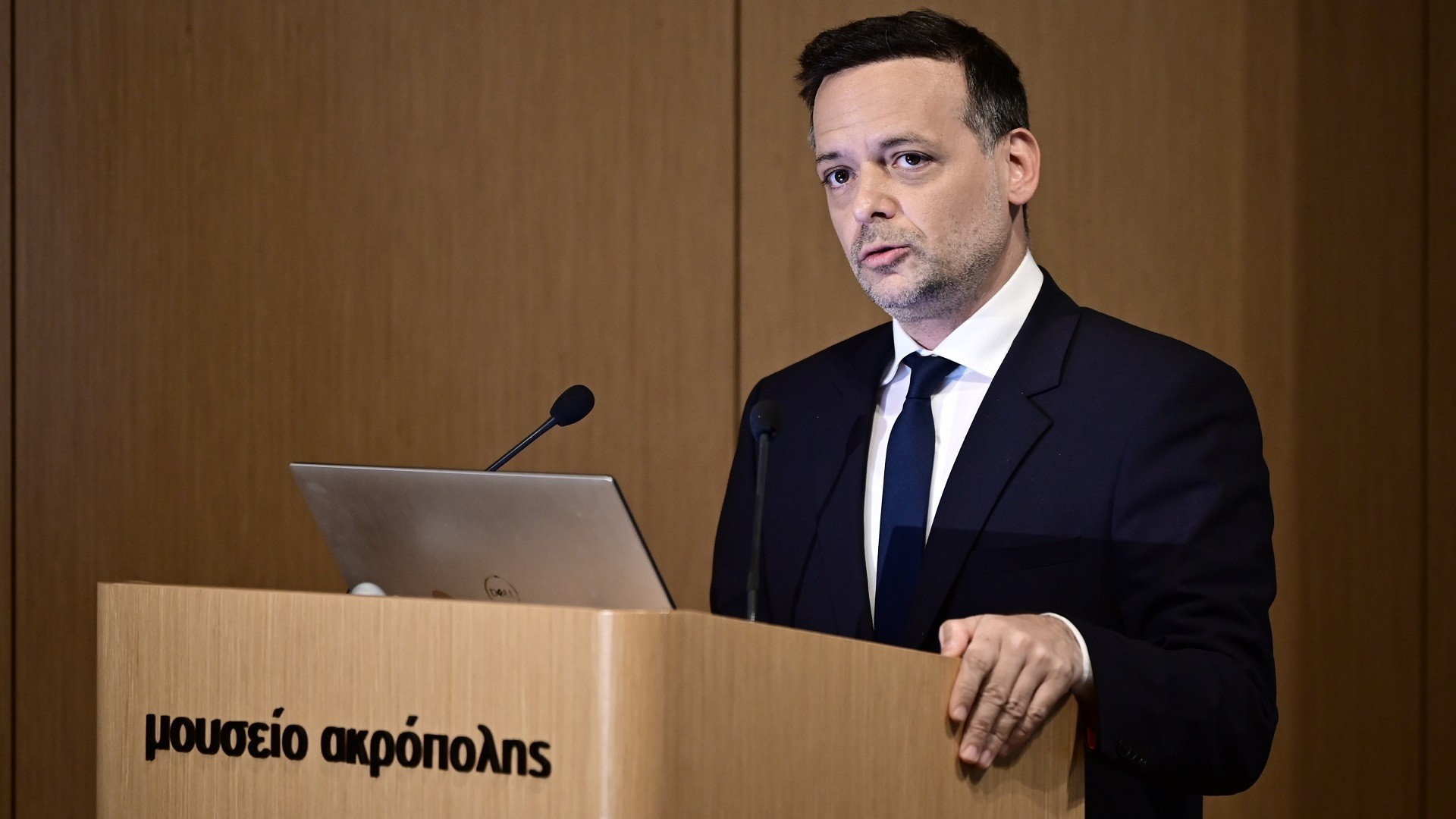 Δούκας σε Μπακογιάννη για τις λακκούβες στην Αθήνα: «Δαπανήσατε 40 εκατ ...