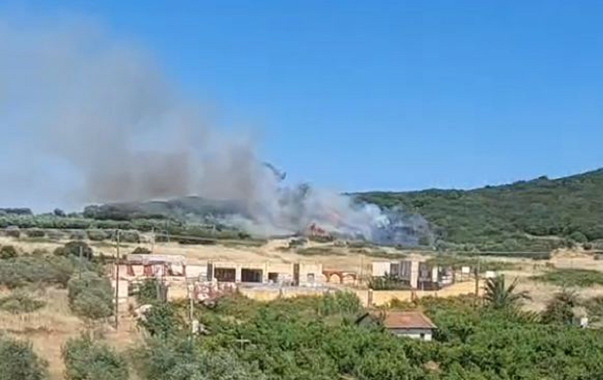 Φωτιά στη Νέα Πέραμο Καβάλας – Ισχυρές δυνάμεις της πυροσβεστικής στο ...