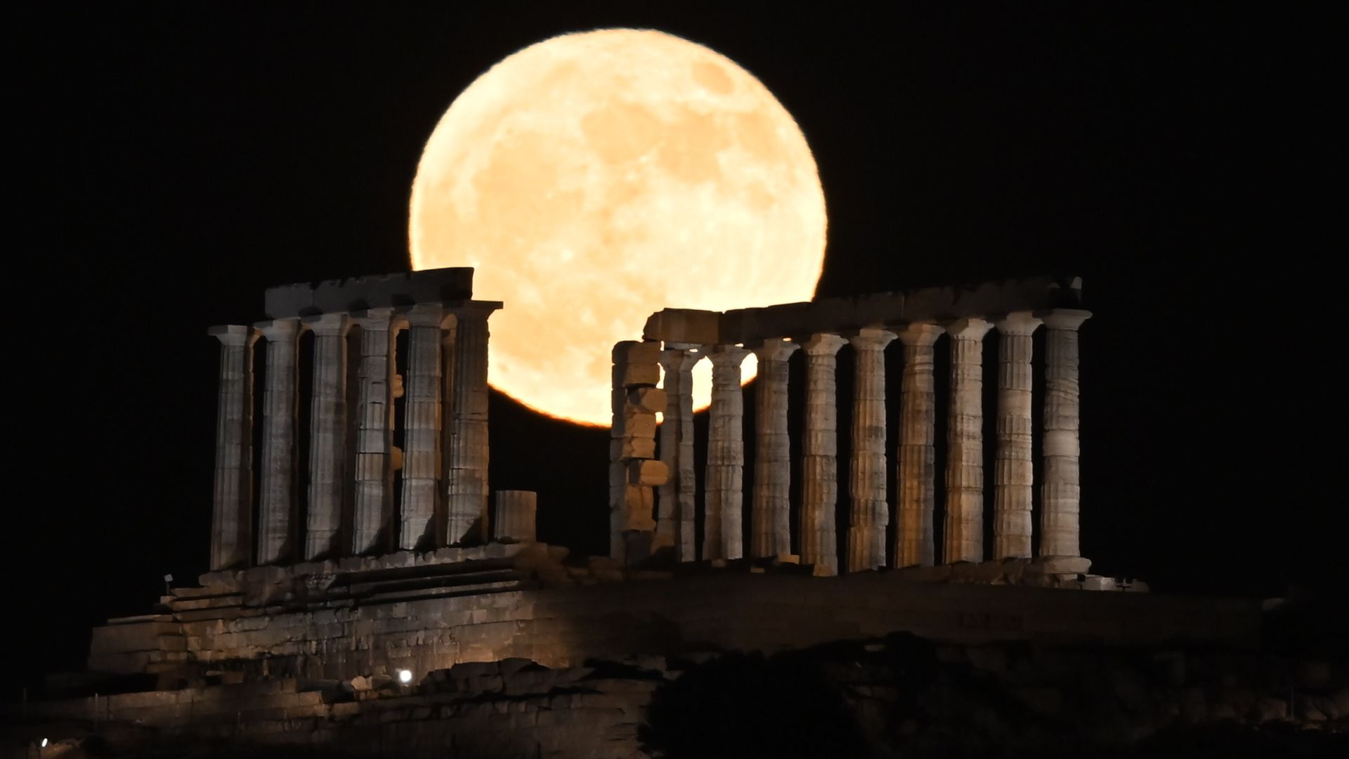Πανσέληνος της Φράουλας: Η μαγεία του φεγγαριού στην Ελλάδα και τον ...