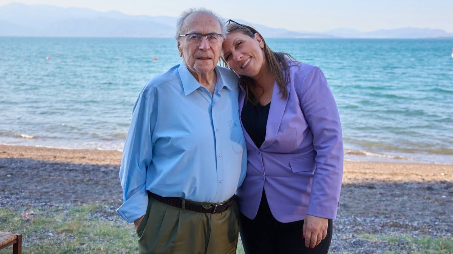 Τα «χρόνια πολλά» της Ζωής στον Νίκο Κωνσταντόπουλο | topontiki.gr