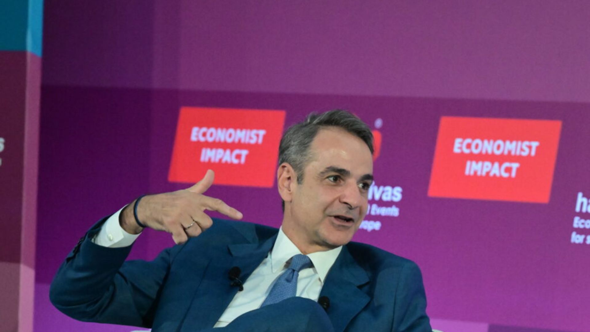 Μητσοτάκης στο συνέδριο του Economist: Το κόστος δανεισμού μας είναι ...