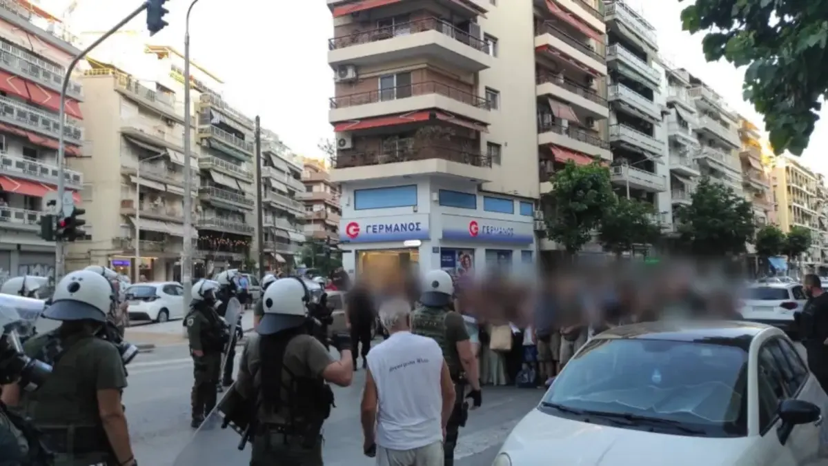 Θεσσαλονίκη: Διαμαρτυρία στο δημαρχείο Καλαμαριάς – «Μεροκαματιάρης ...