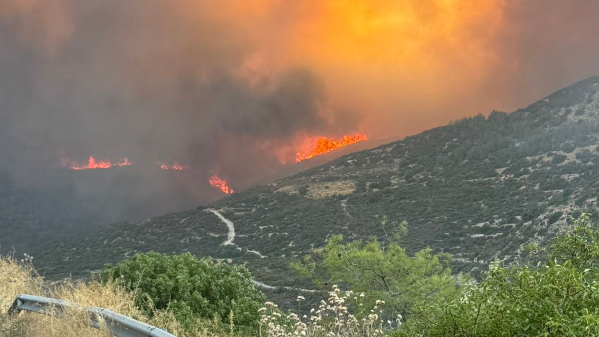 Κύπρος: Πύρινη κόλαση με δύο νεκρούς και τουλάχιστον 10 τραυματίες ...