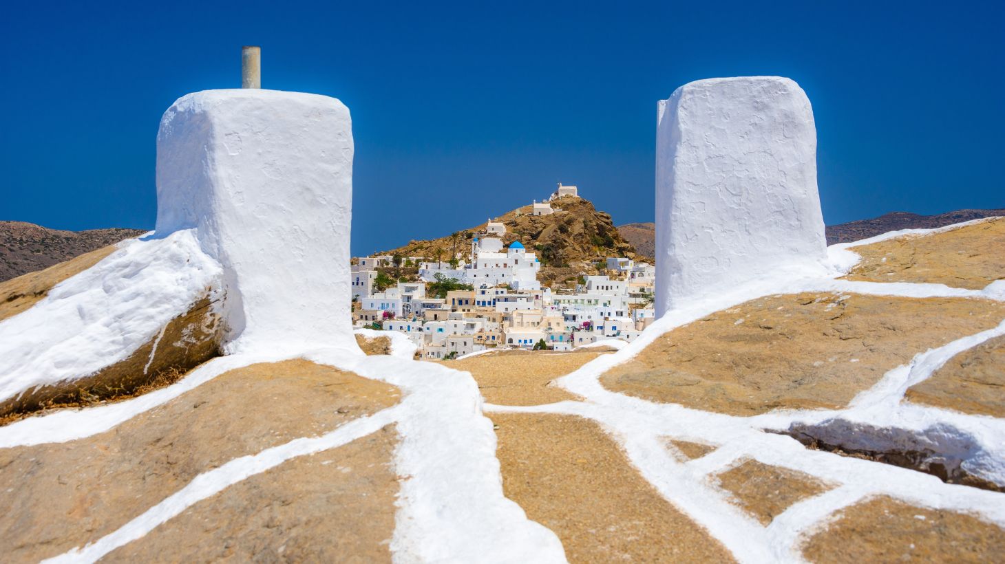Ίος: Το νησί «έκπληξη» του φετινού καλοκαιριού με το «ατόφιο χρυσάφι ...