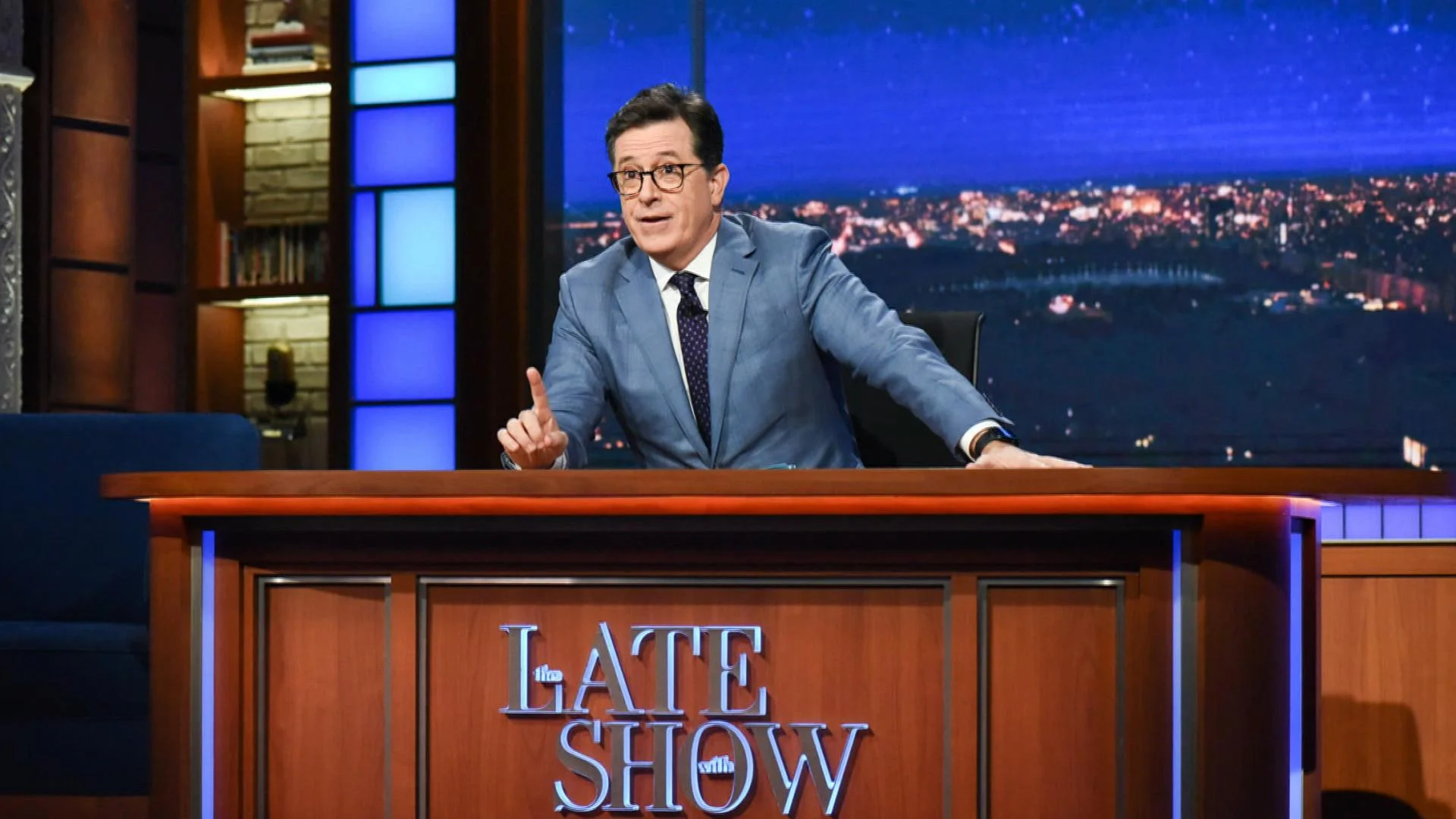 CBS: Σταματά την θρυλική εκπομπή «The late show» με τον Στίβεν Κόλμπερτ ...