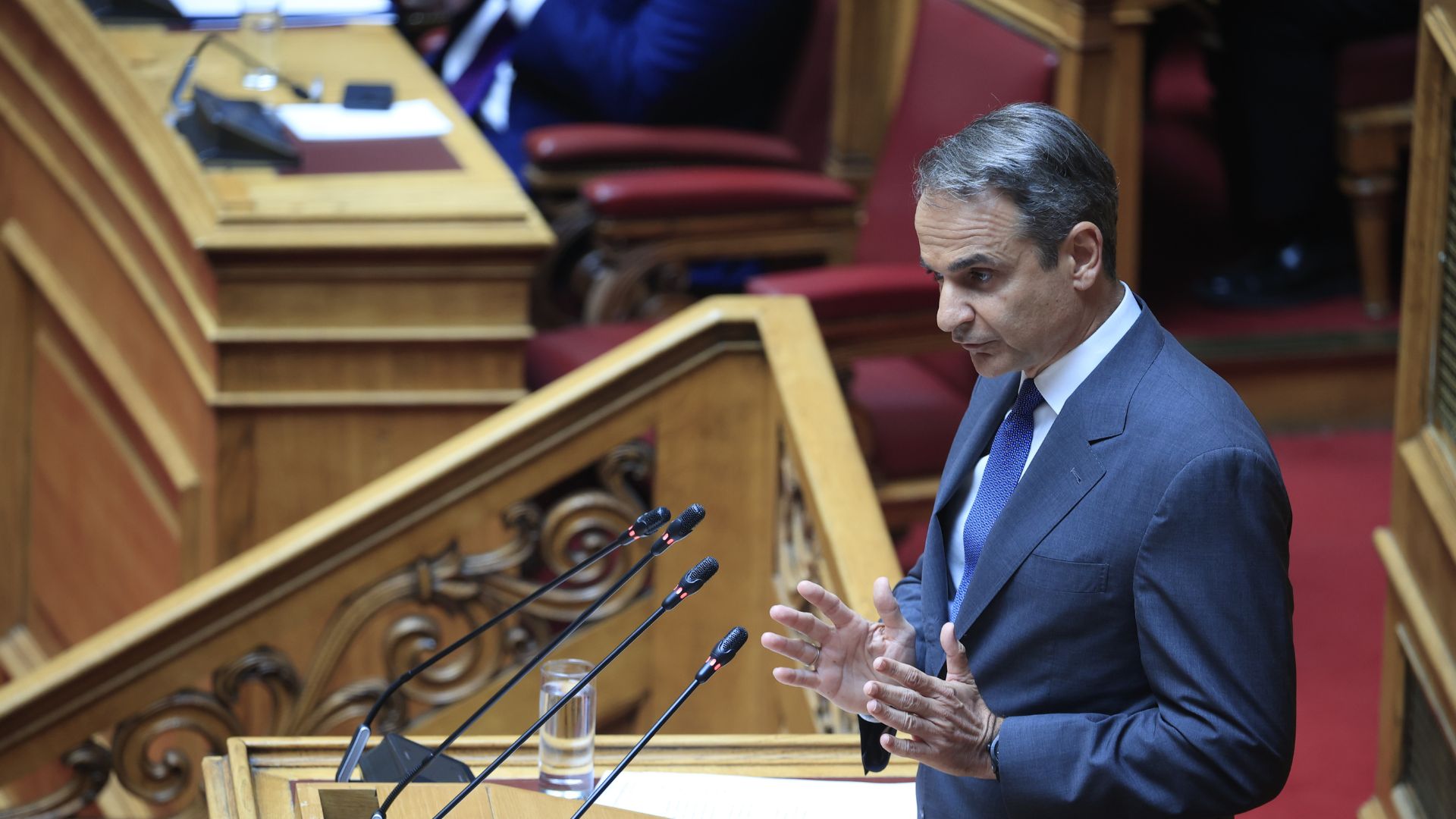 «Βόμβα» Μητσοτάκη: Καταγγέλλει συμφέροντα ότι προσπαθούν να τον ρίξουν ...