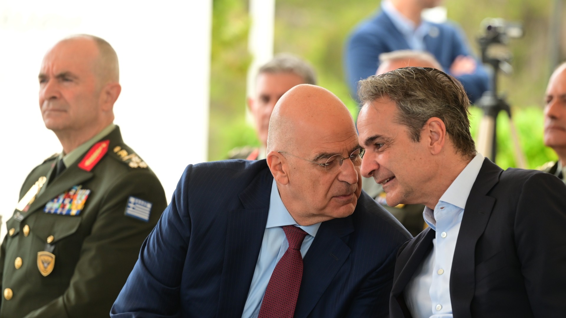 Οργισμένο τηλεφώνημα Μητσοτάκη σε Δένδια – Δυσφορία με τις δηλώσεις για ...